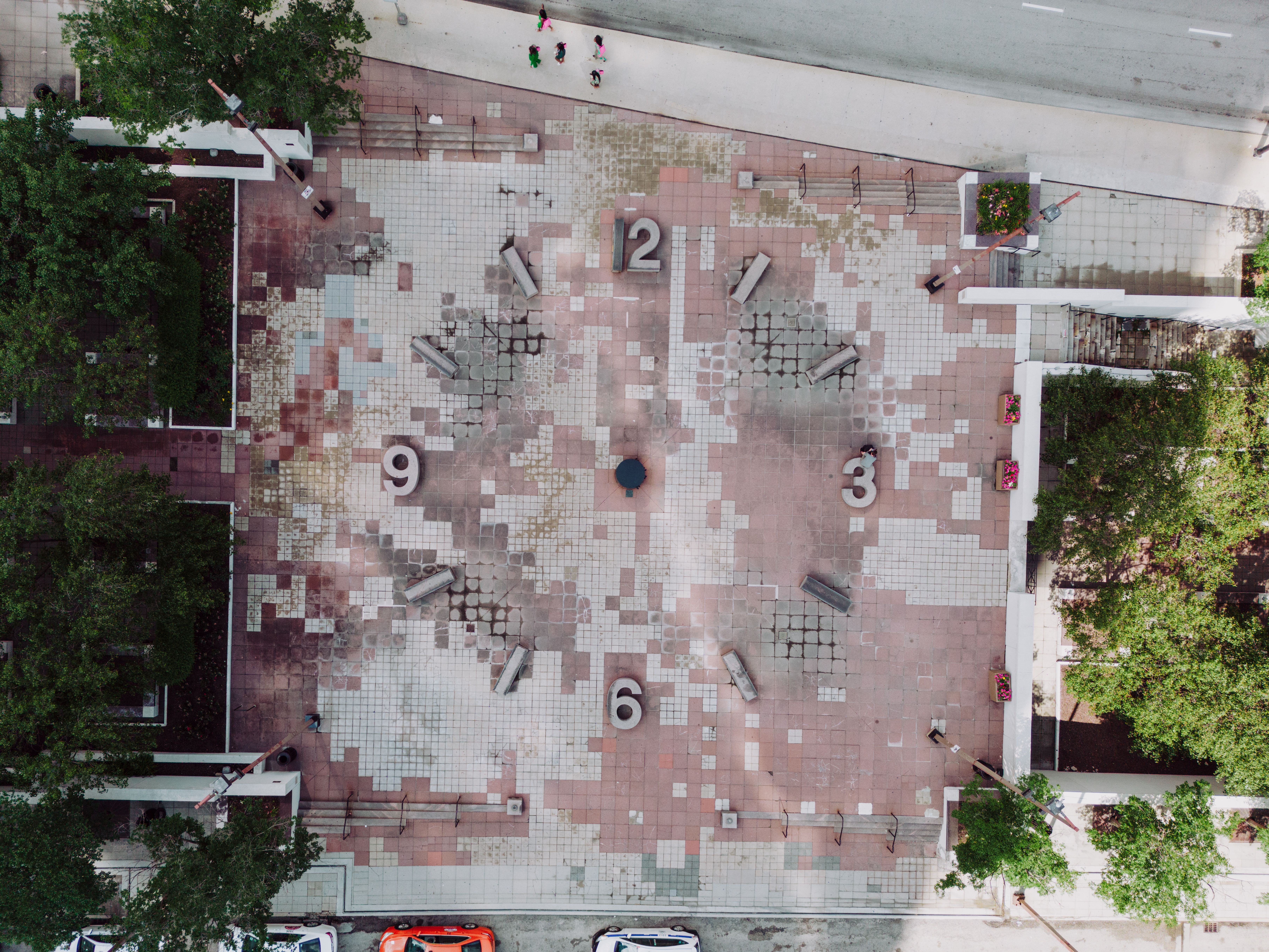 Square with Clock · Free Stock Photo