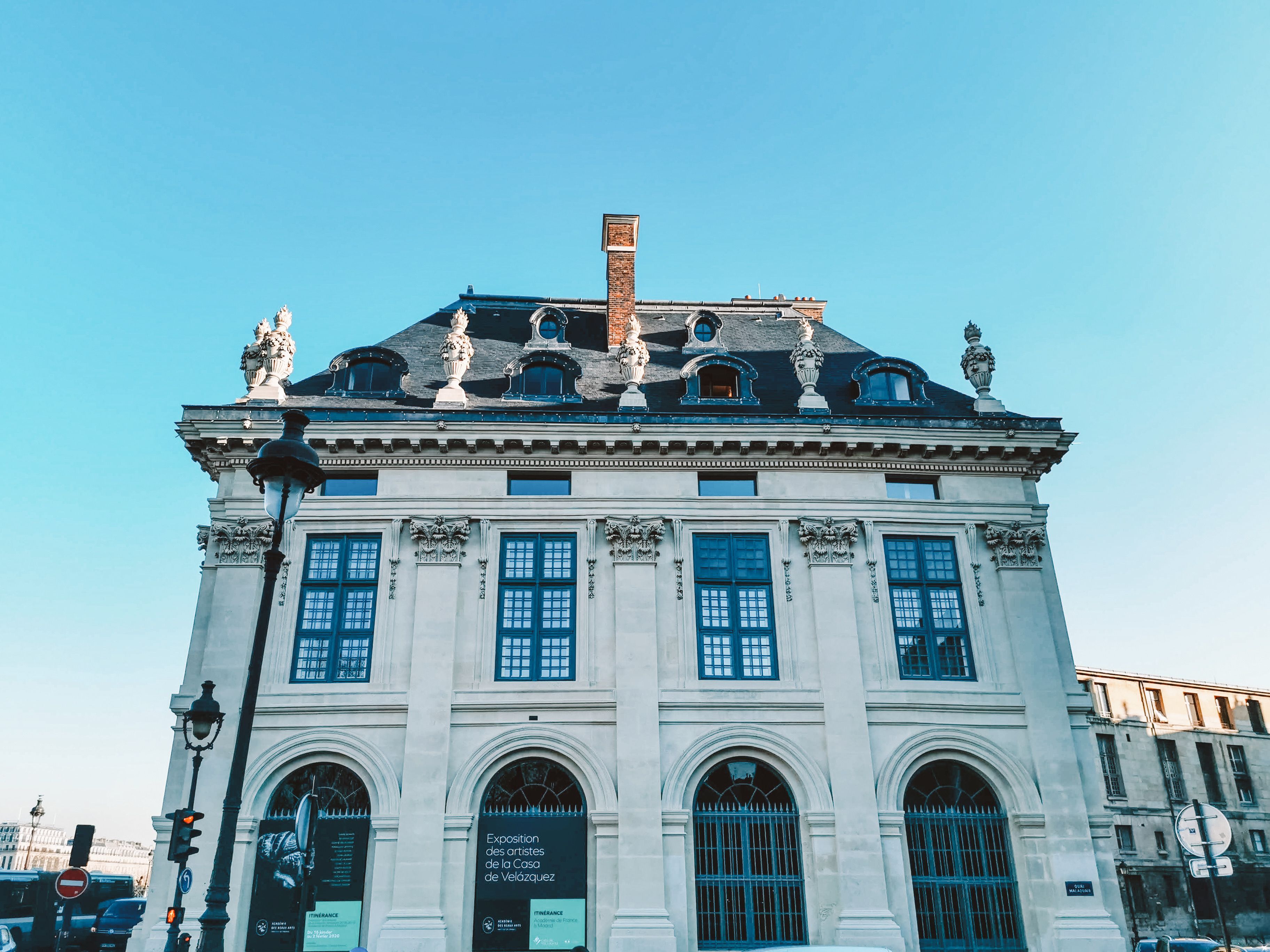 Traditional Building in Paris · Free Stock Photo