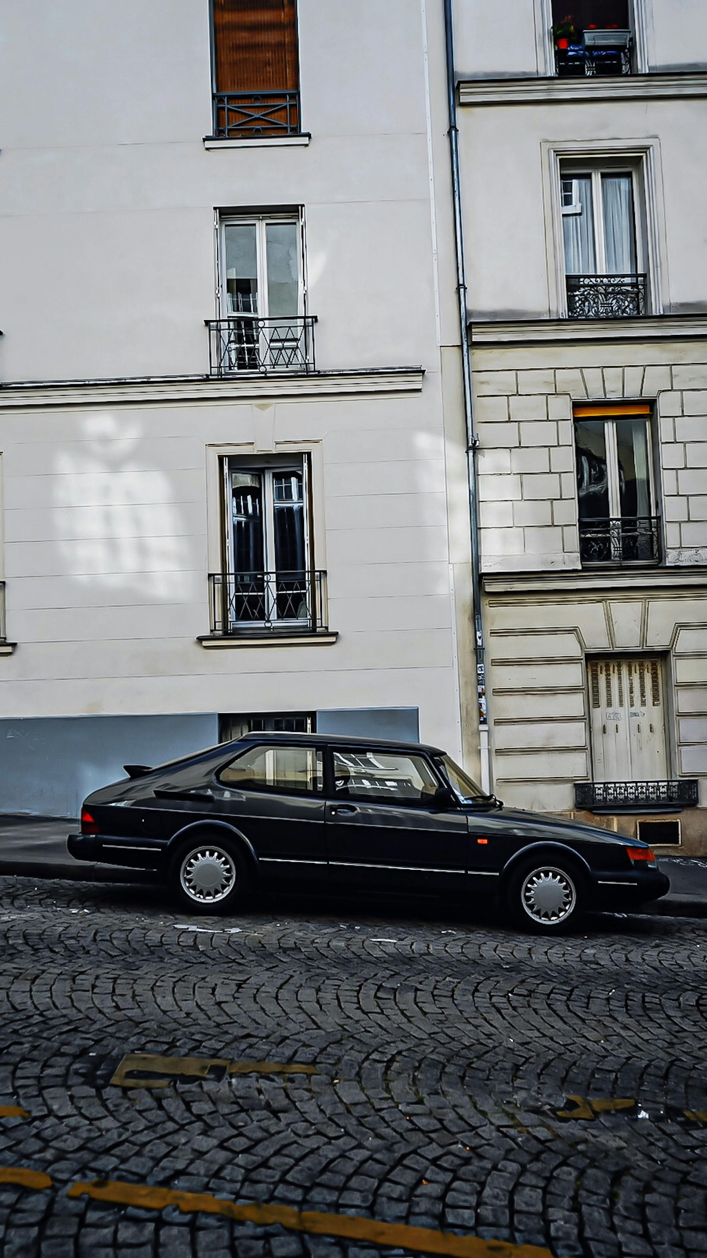 Black Saab 900 Car Parked on a Sloped Street · Free Stock Photo
