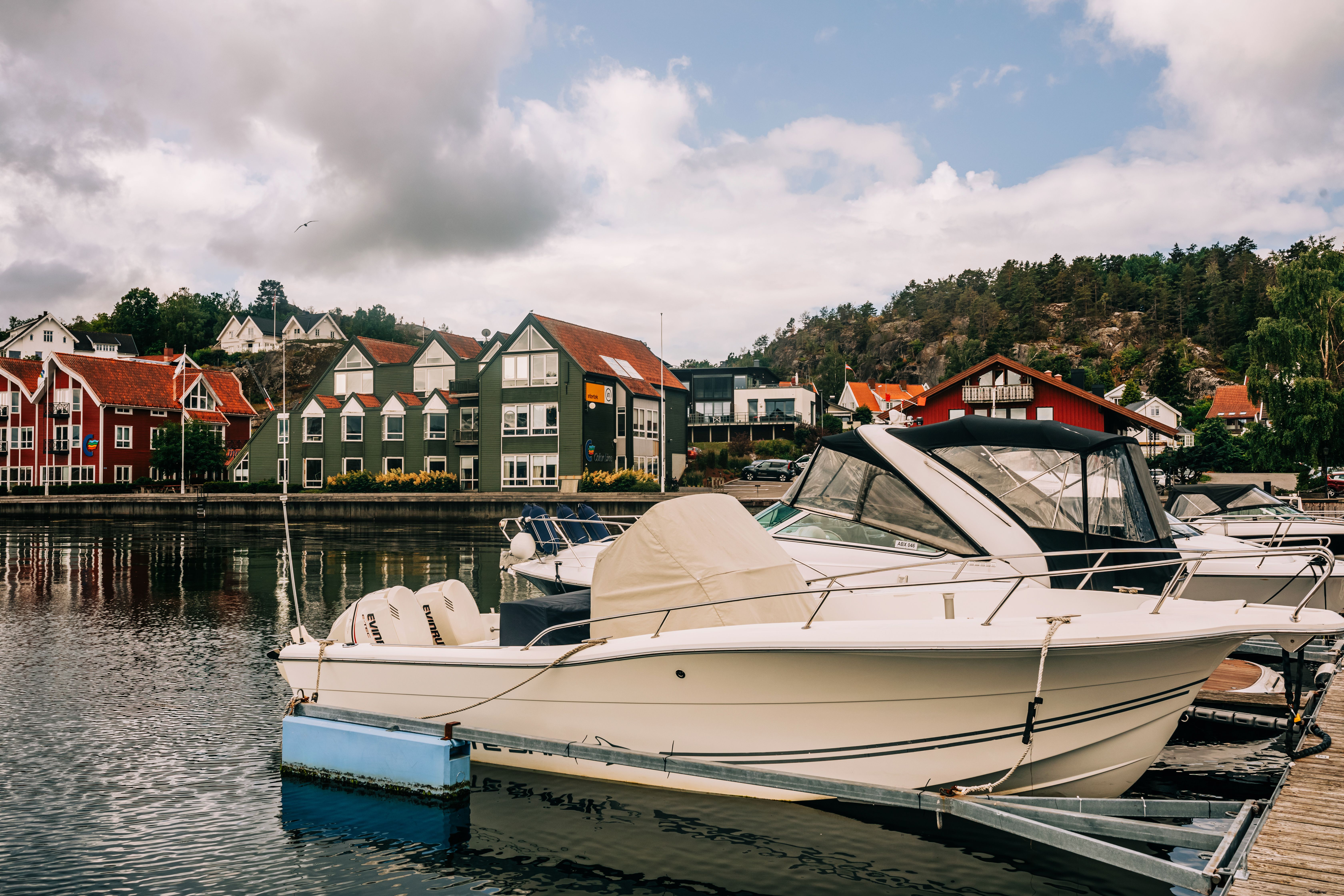 Moored Motorboats in Town · Free Stock Photo