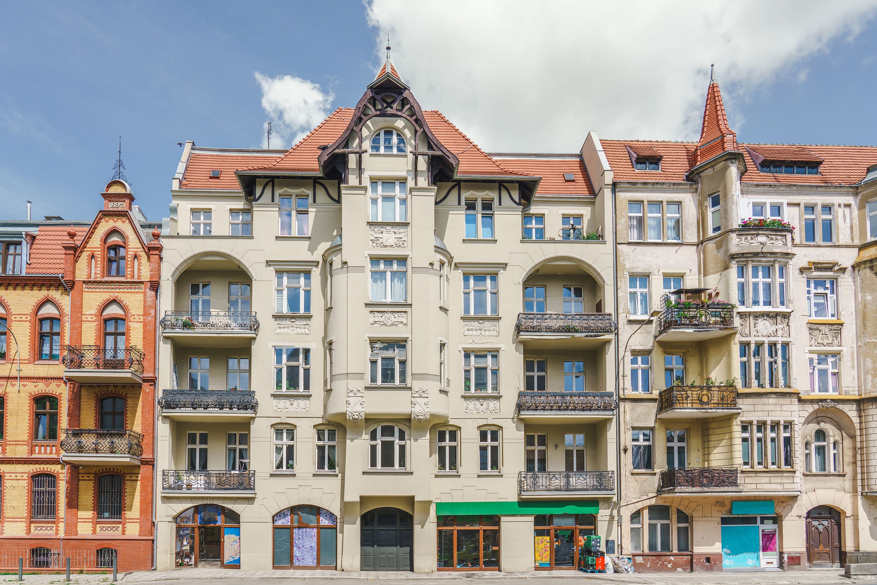 Facade of Vintage Tenements · Free Stock Photo
