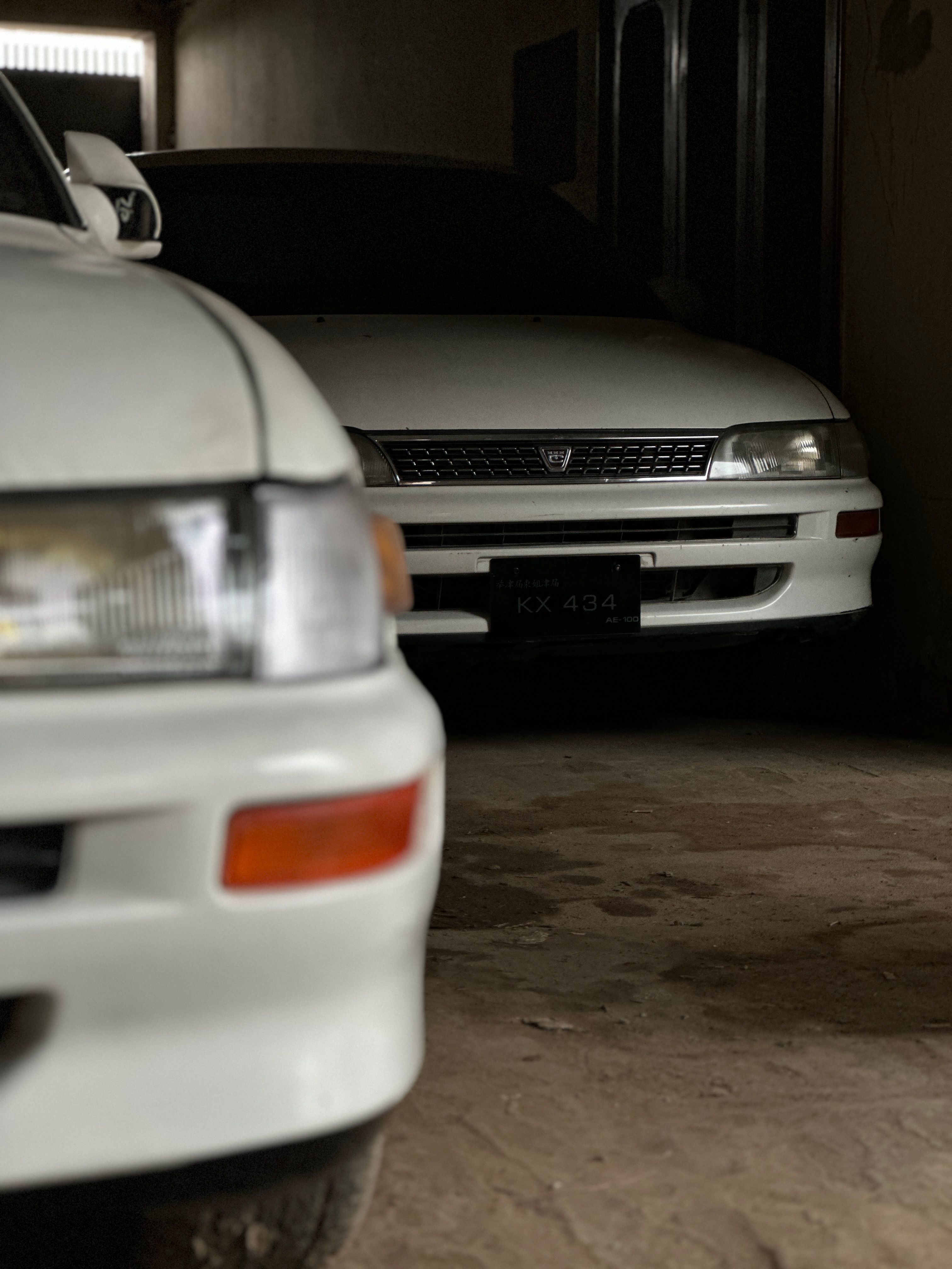 Close up of White Cars · Free Stock Photo