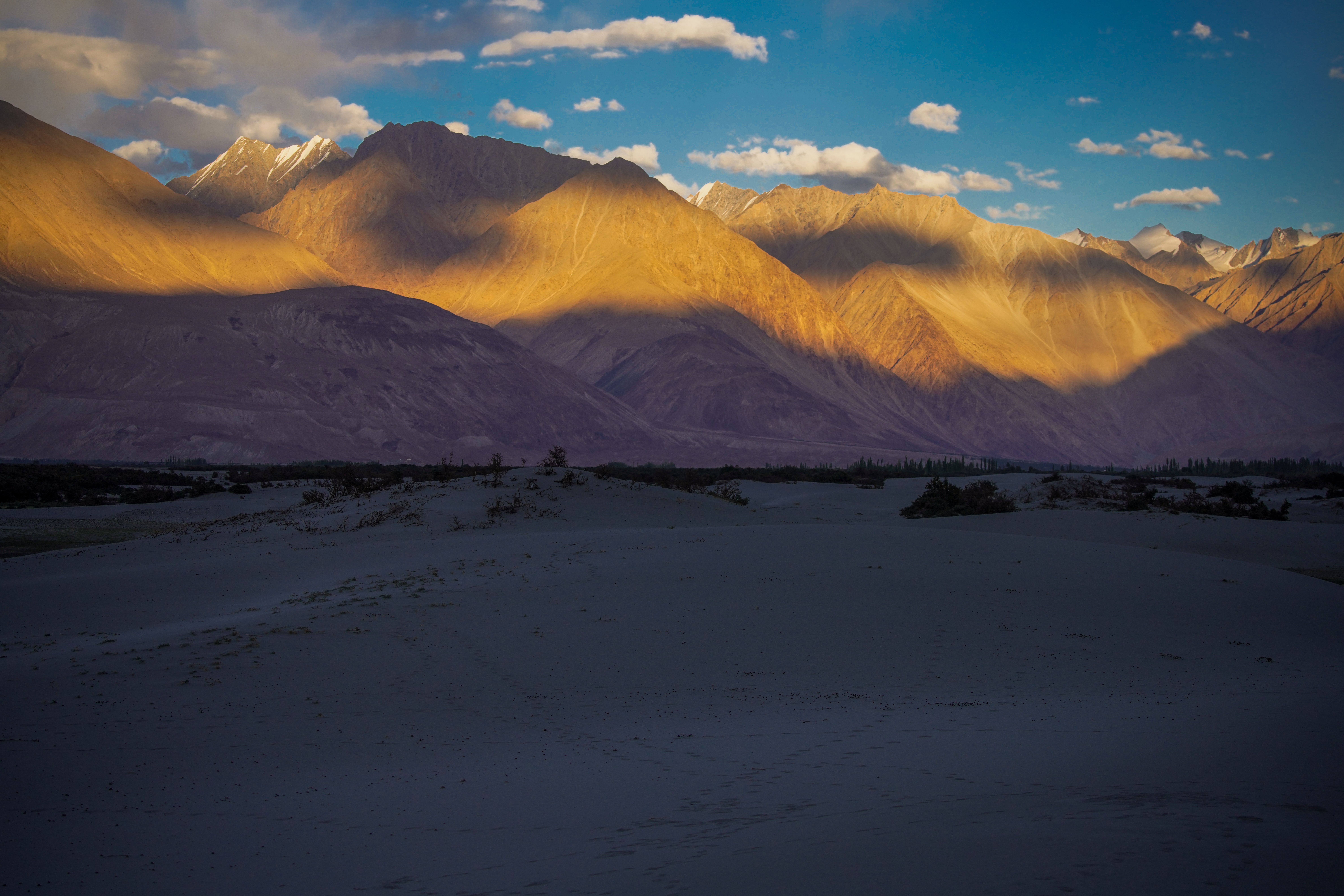 Sand Dunes in Mountains · Free Stock Photo