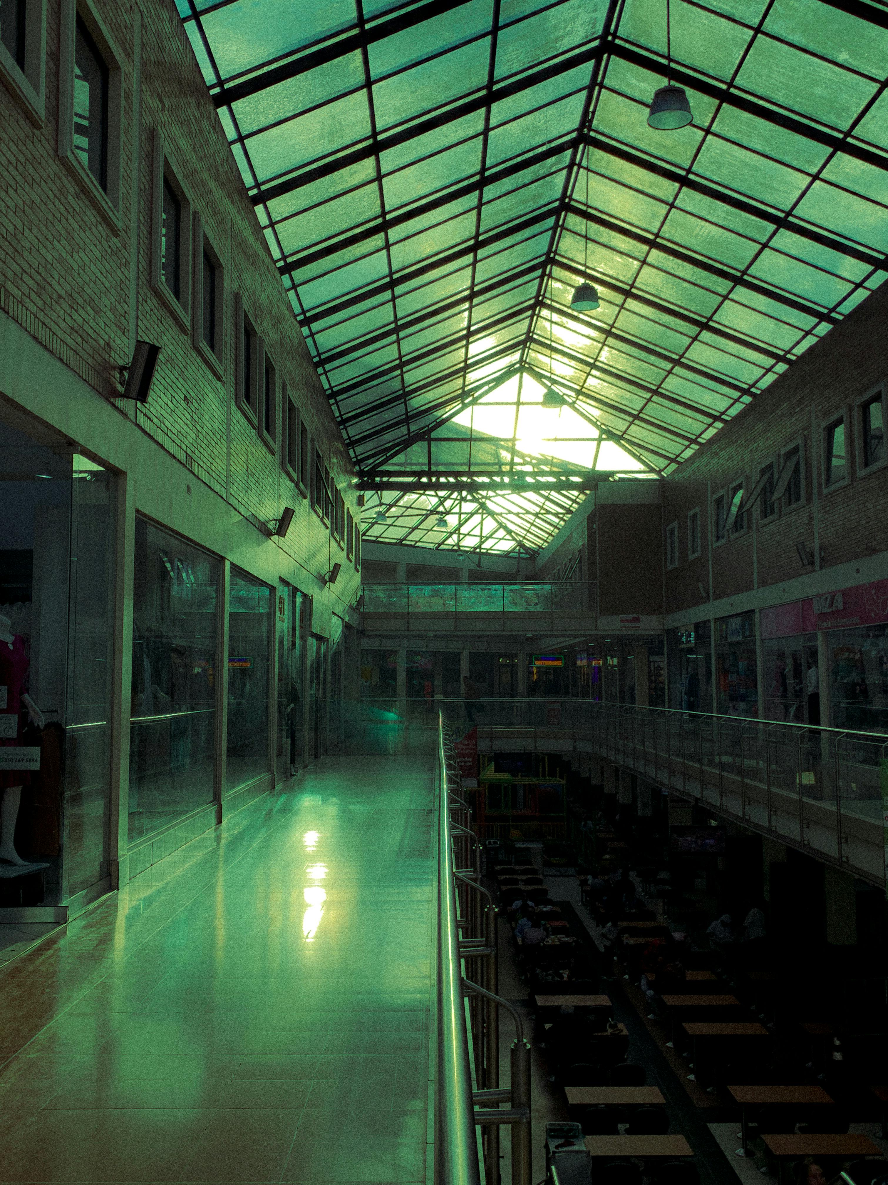 Empty Stores Photos, Download The BEST Free Empty Stores Stock Photos ...