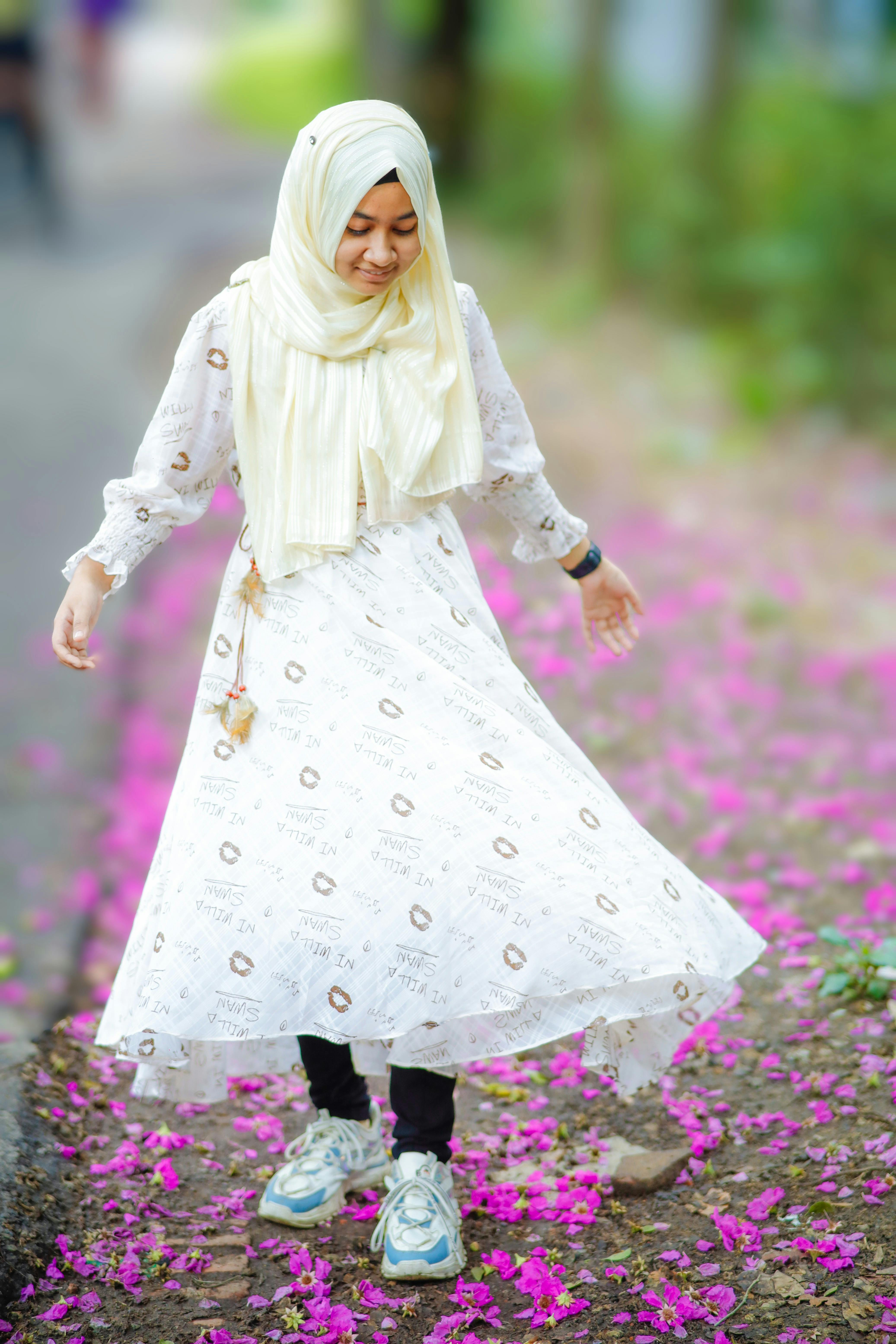 Woman And Spring Photos, Download The BEST Free Woman And Spring Stock ...