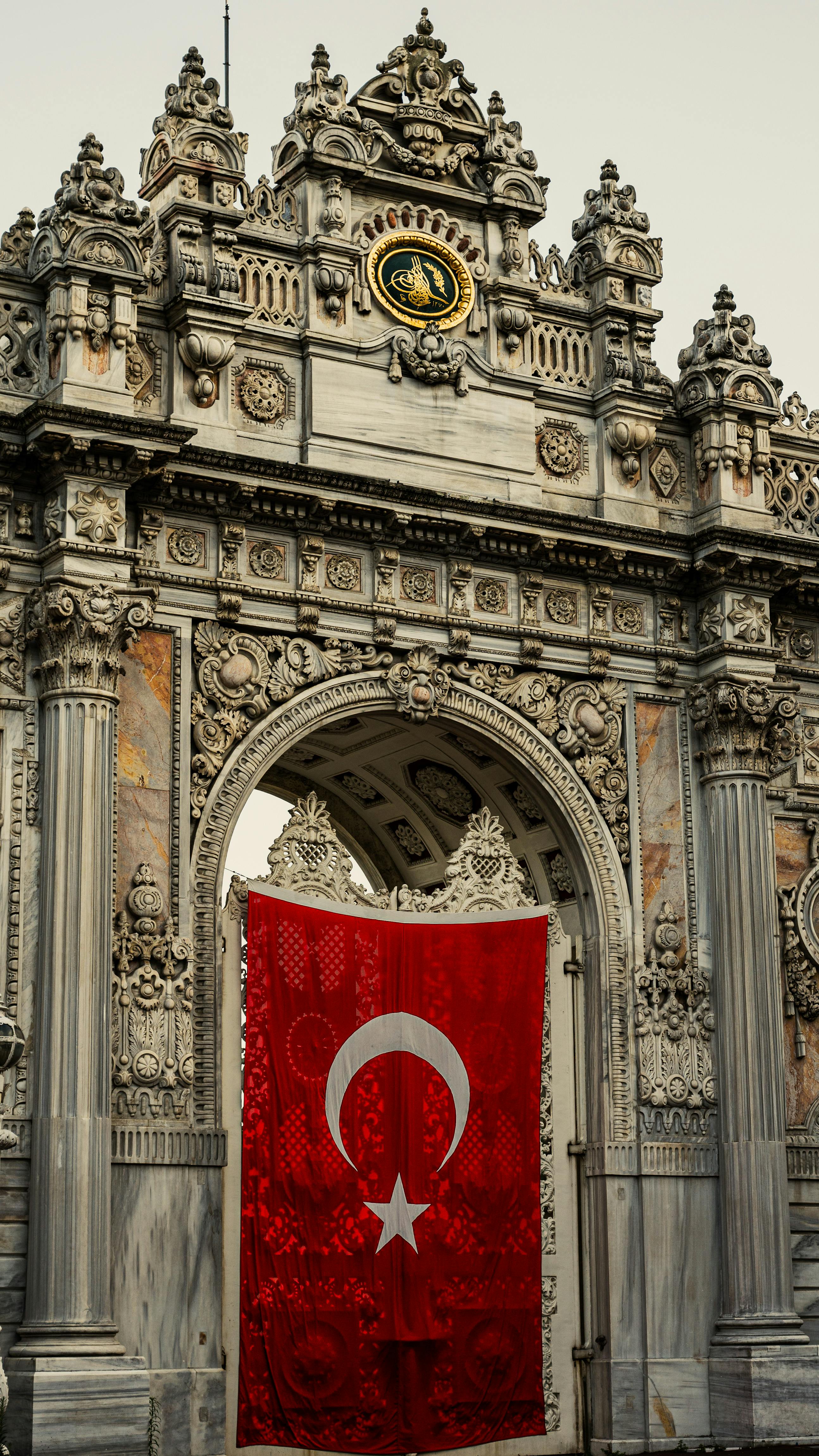 White Gate in Dolmabahce Palace · Free Stock Photo