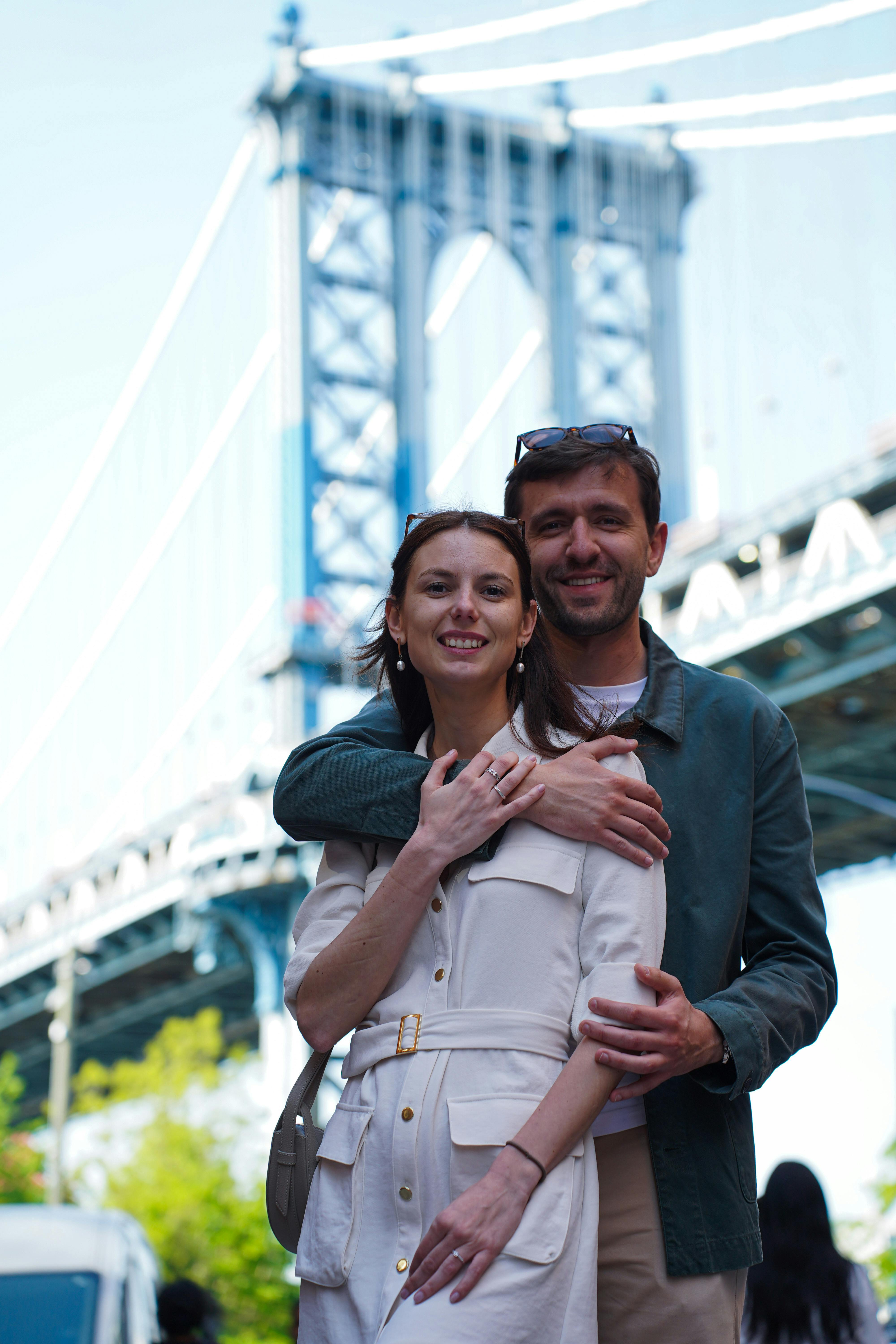 Foto de stock gratuita sobre abrazando, ciudad, ciudades, de pie ...