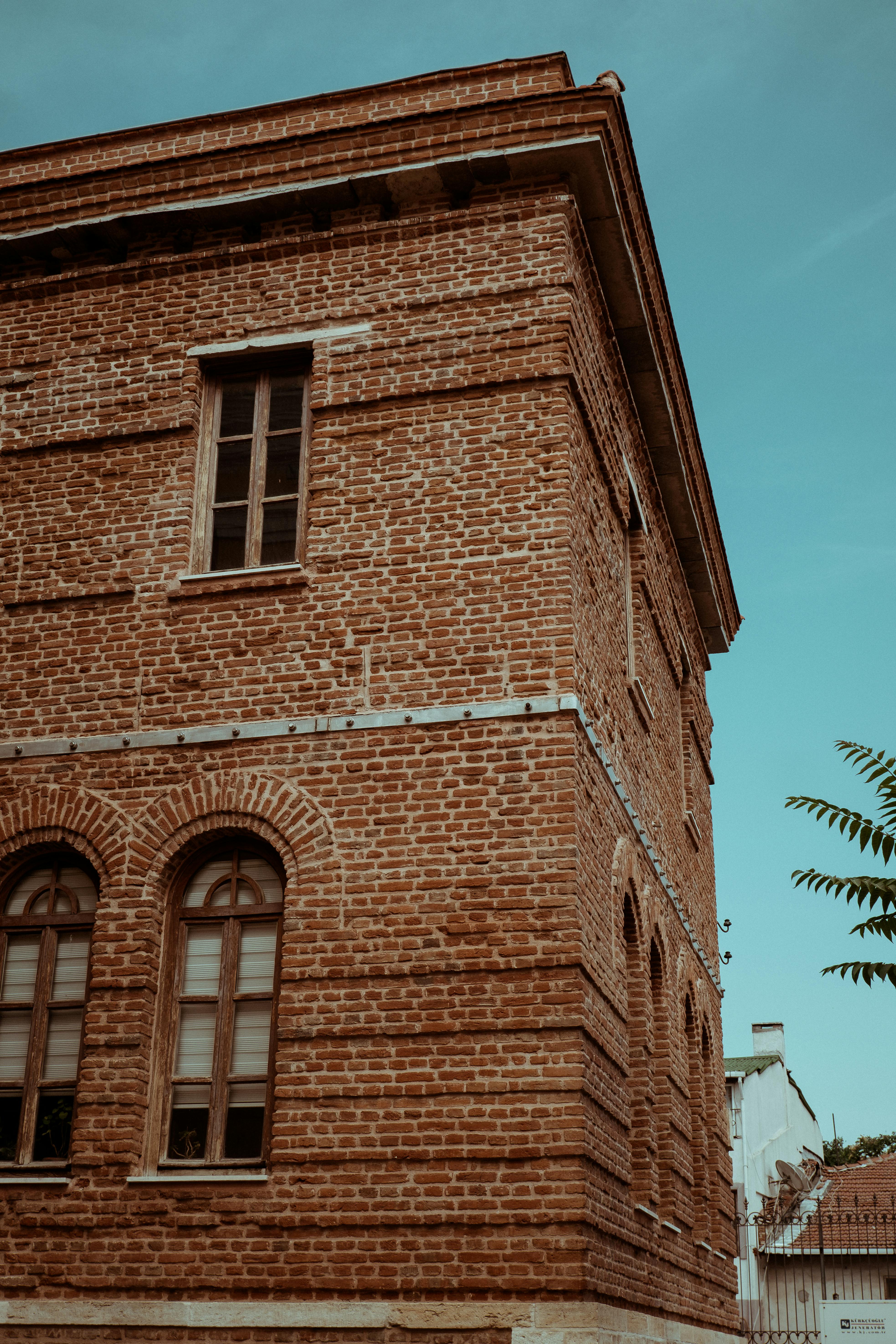 Corner of Building · Free Stock Photo