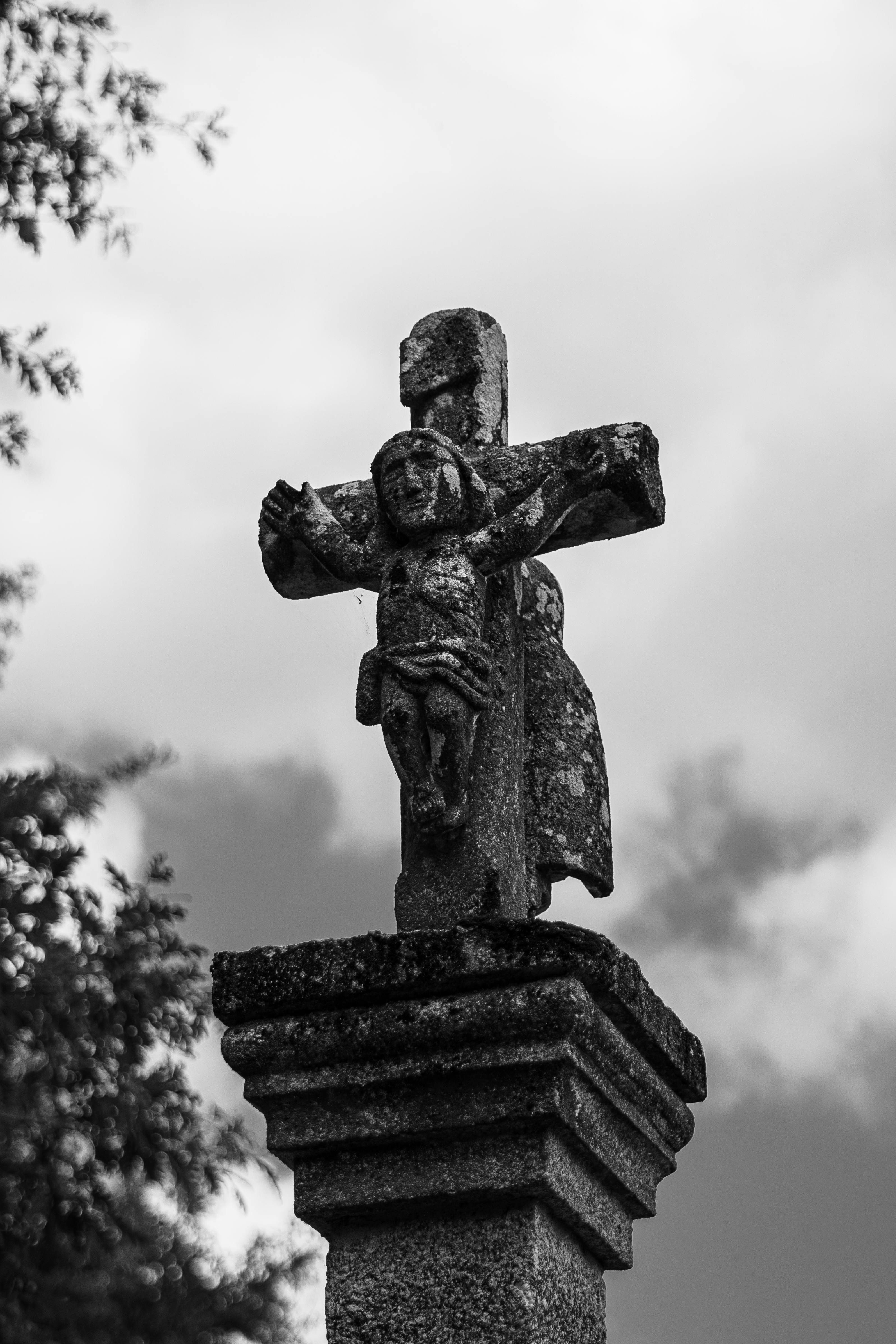 Black and Gray Cross Ring · Free Stock Photo