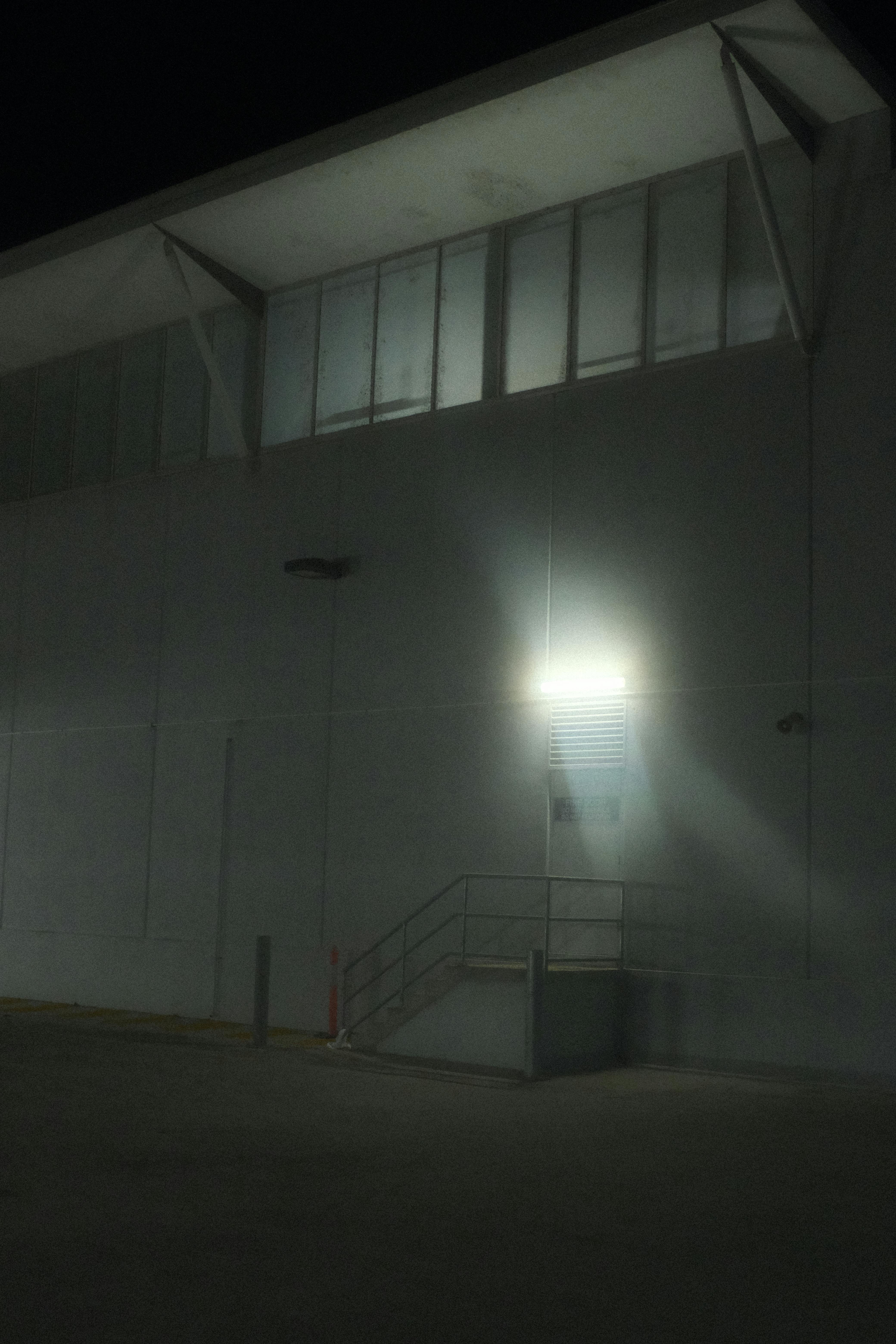 Building Wall at Night · Free Stock Photo