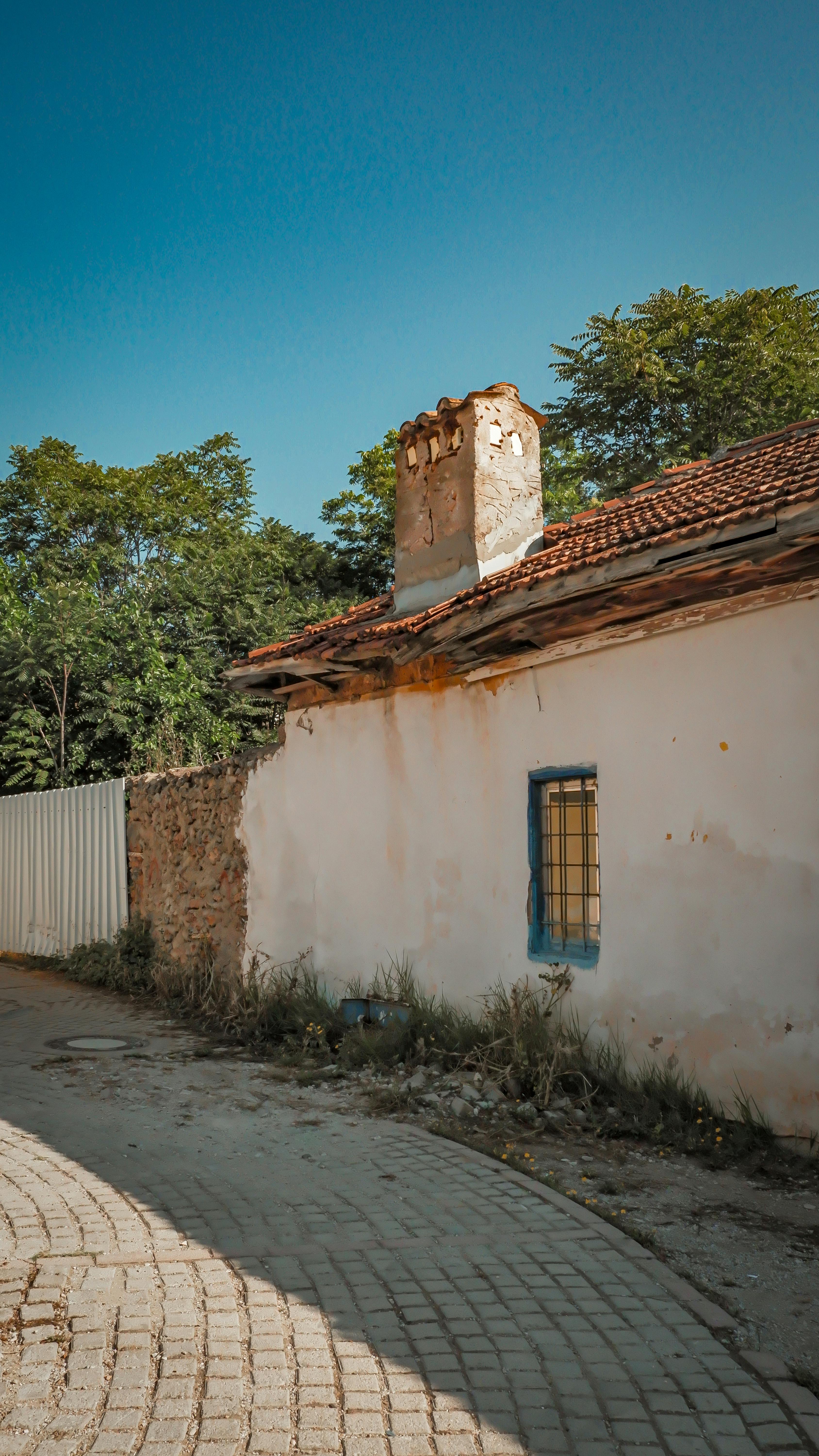 Village Near Mountain Cliff · Free Stock Photo