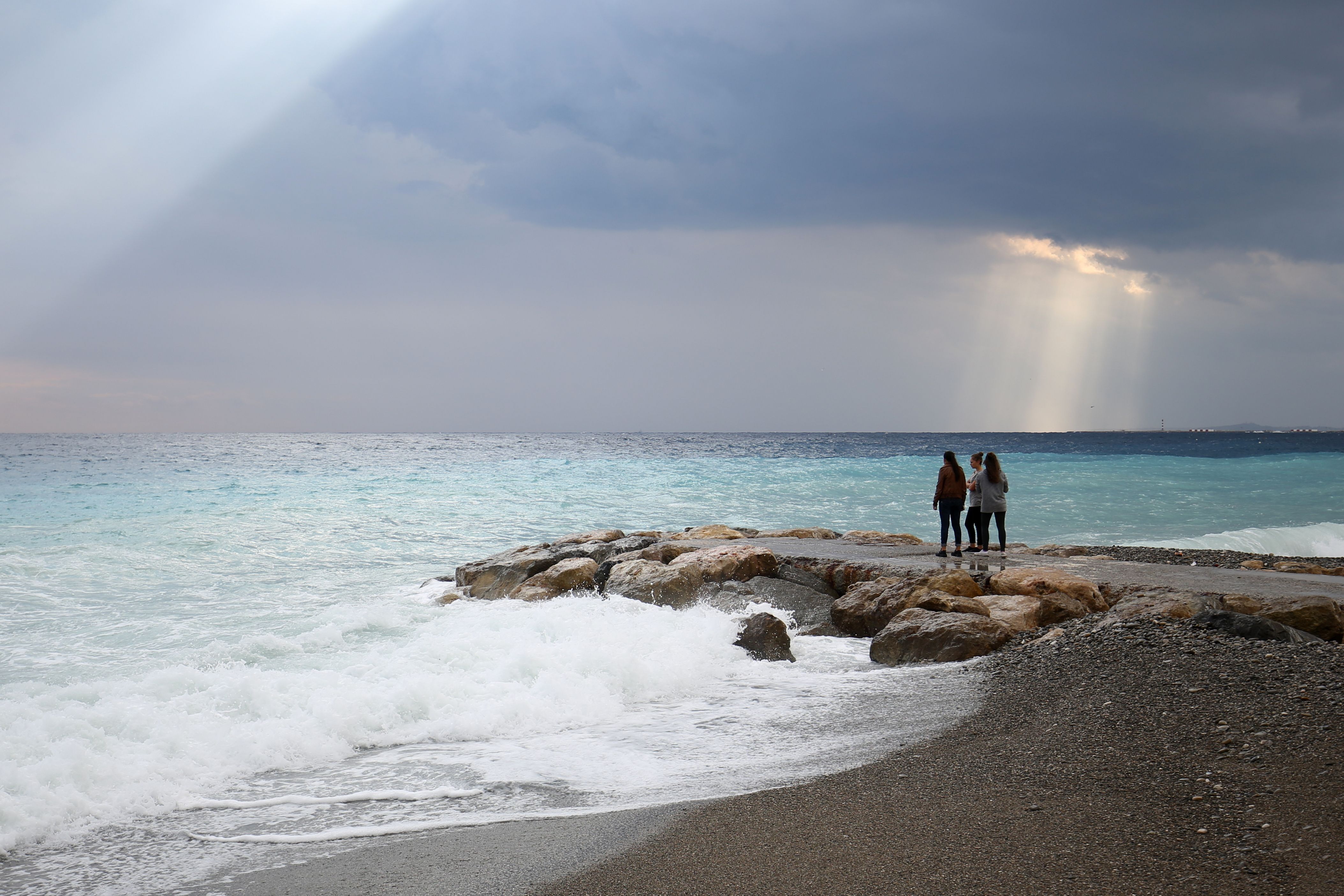People at Seashore under Rain Clouds · Free Stock Photo