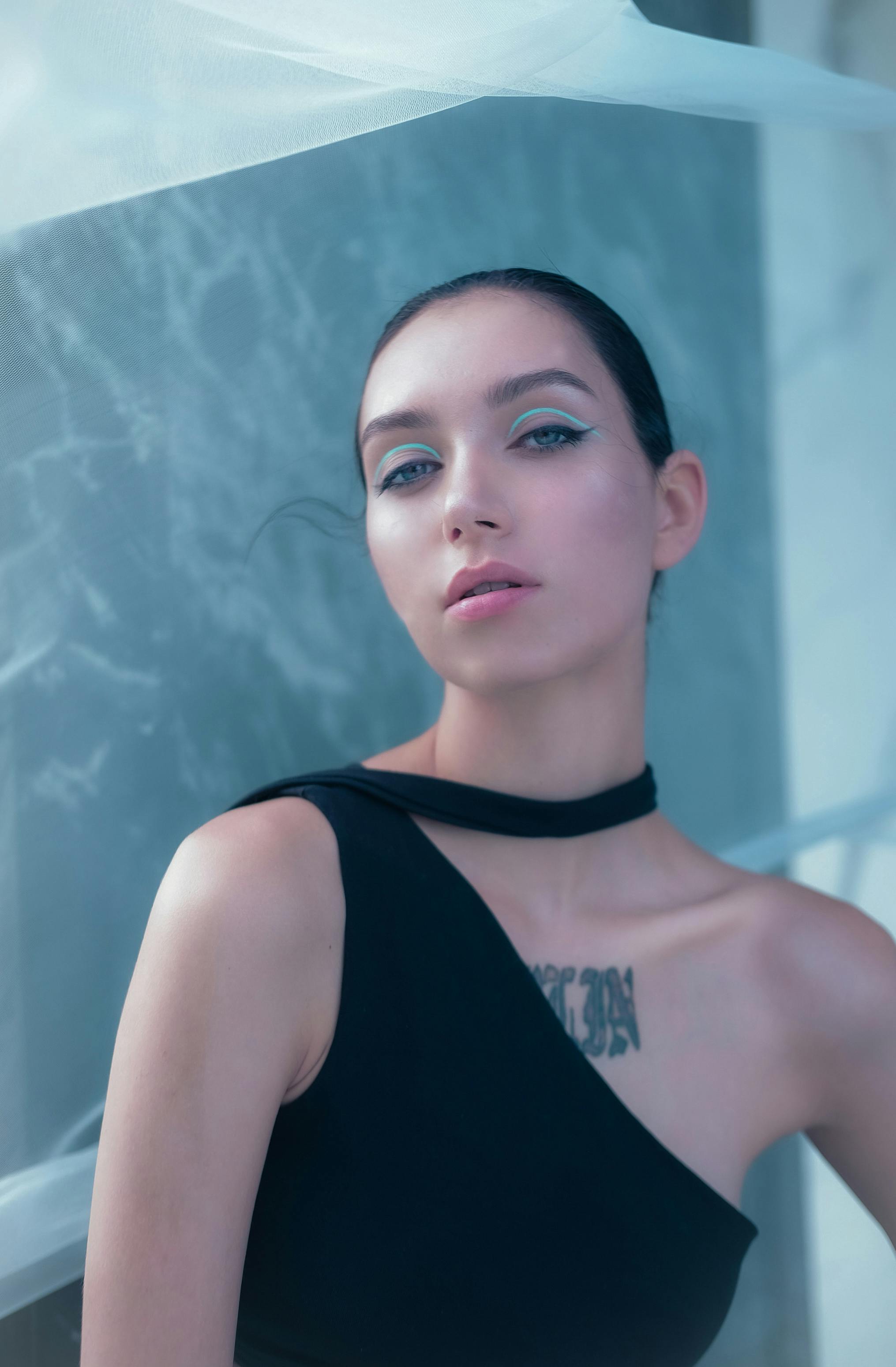 Average Young Woman Photos, Download The BEST Free Average Young Woman ...