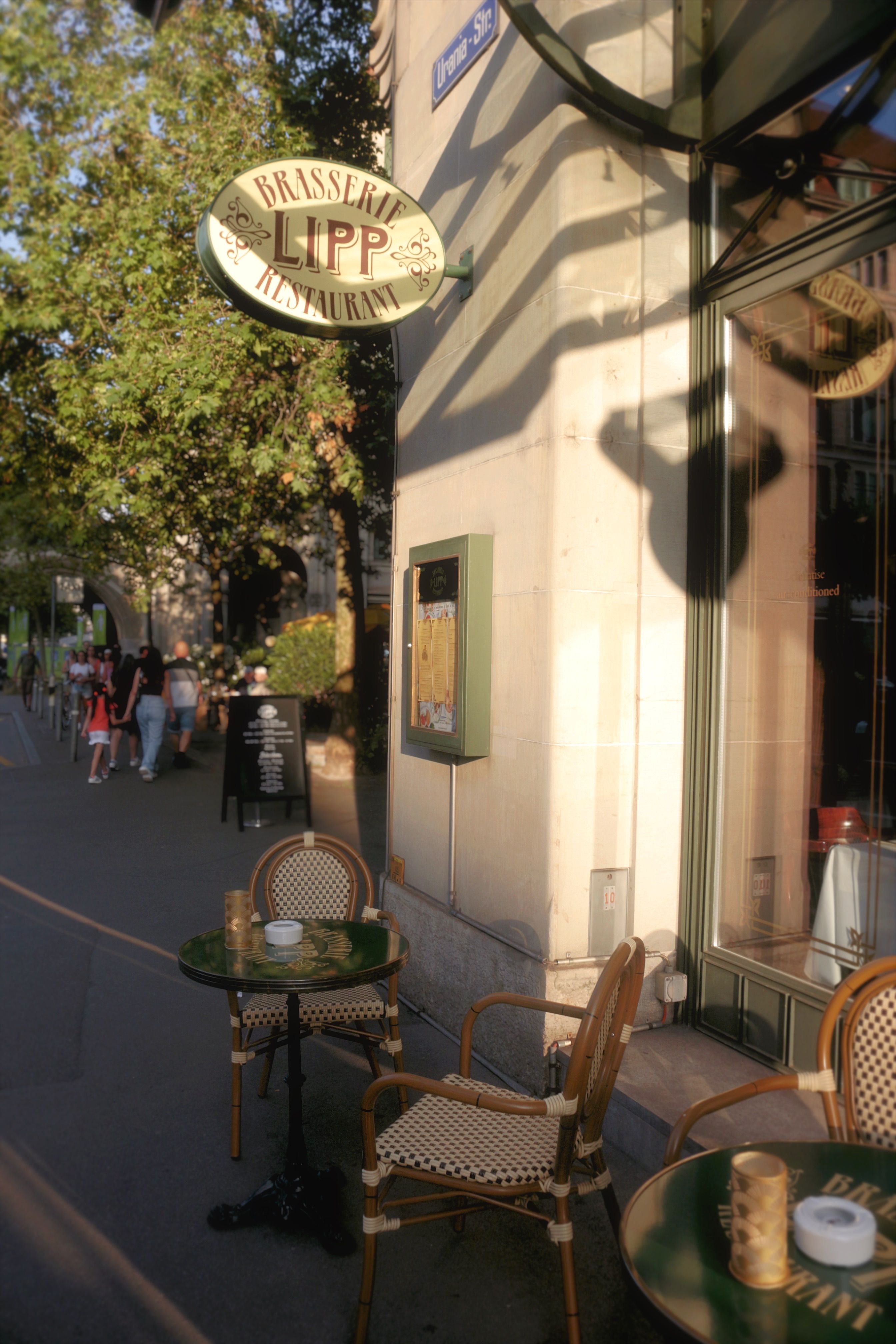 Street view of a coffee terrace with tables and chairs · Free Stock Photo