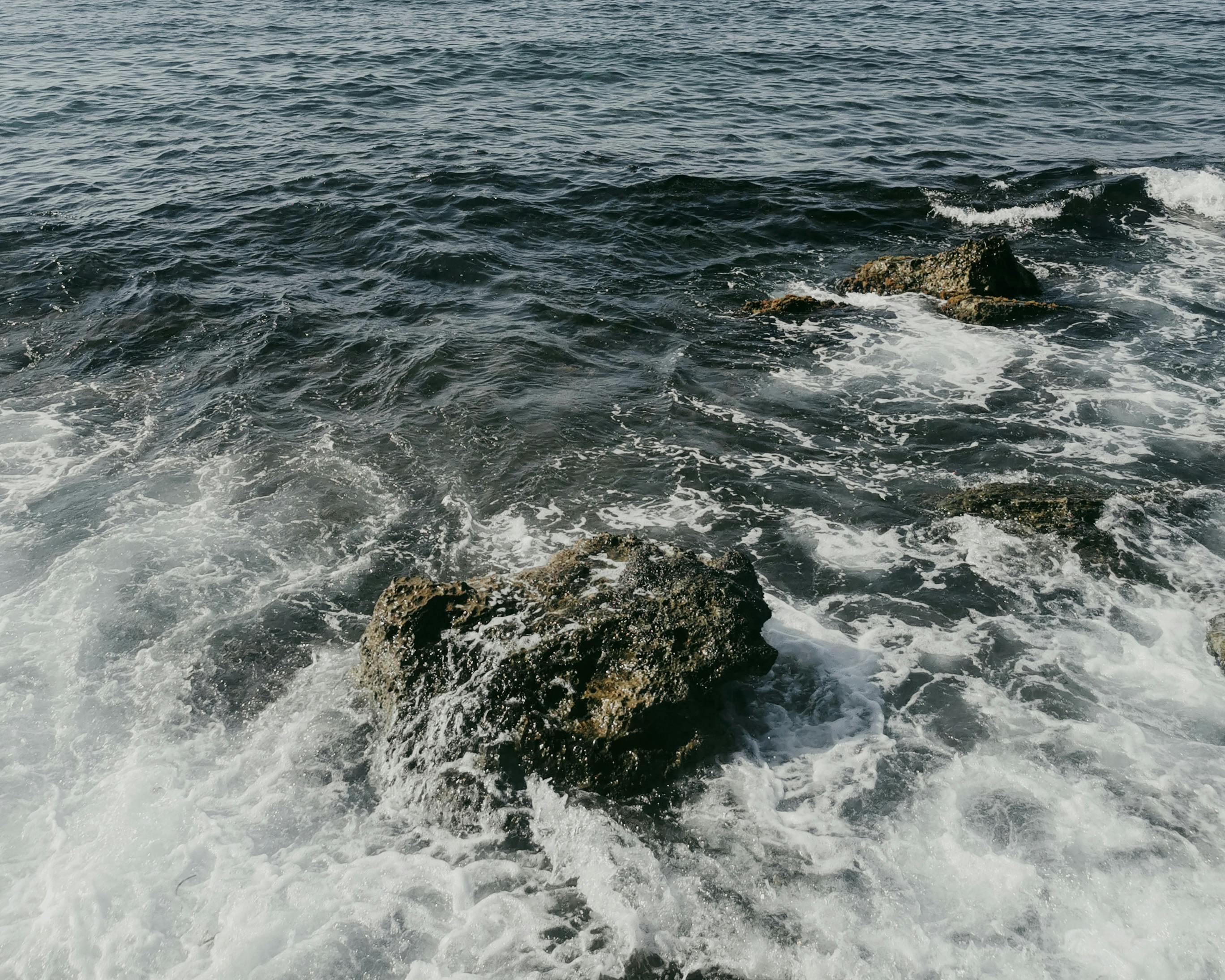 Waves And Rocks Photos, Download The BEST Free Waves And Rocks Stock ...