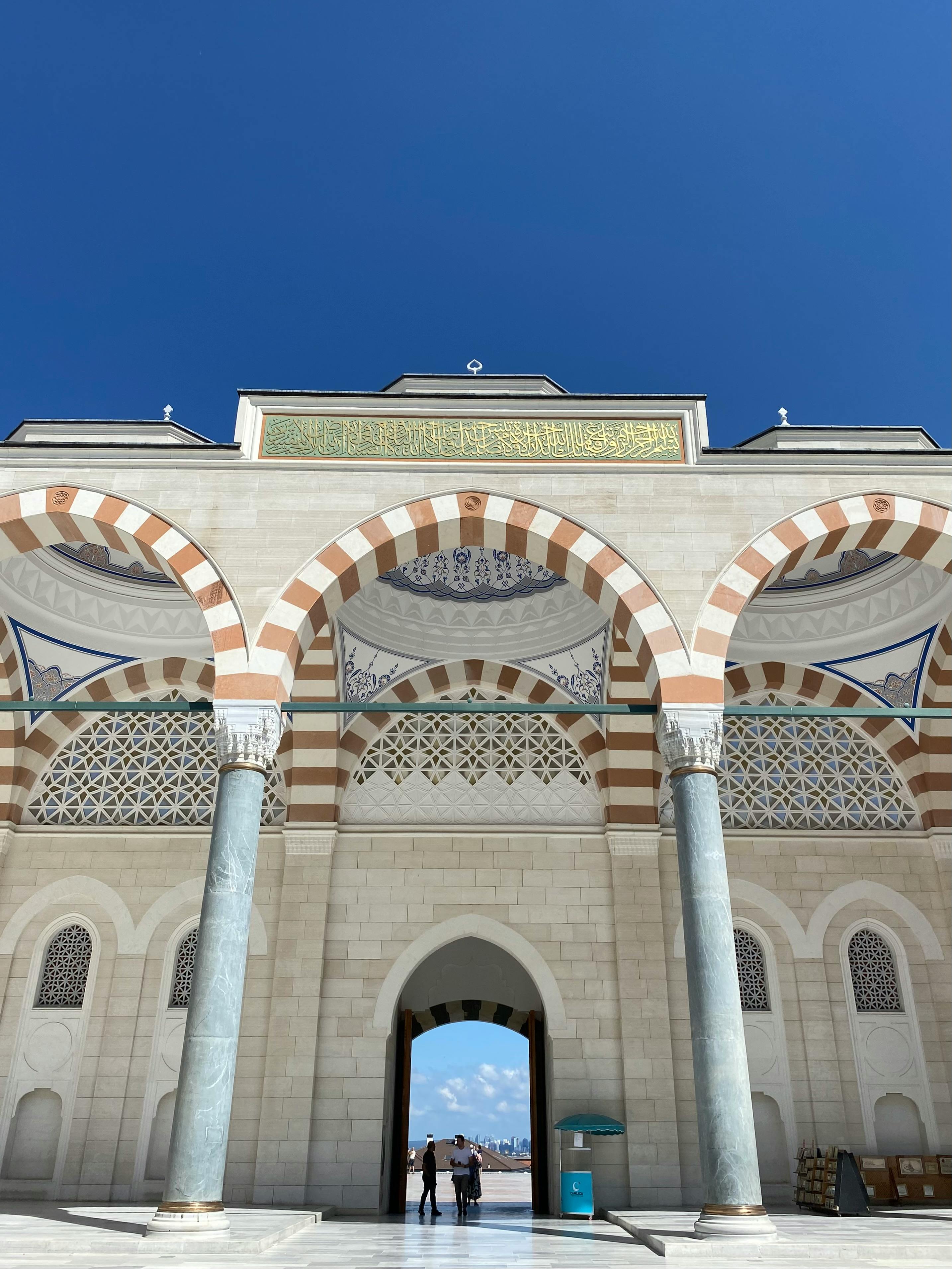 View of the Tower at the Sultan Qaboos Grand Mosque, Muscat, Oman ...