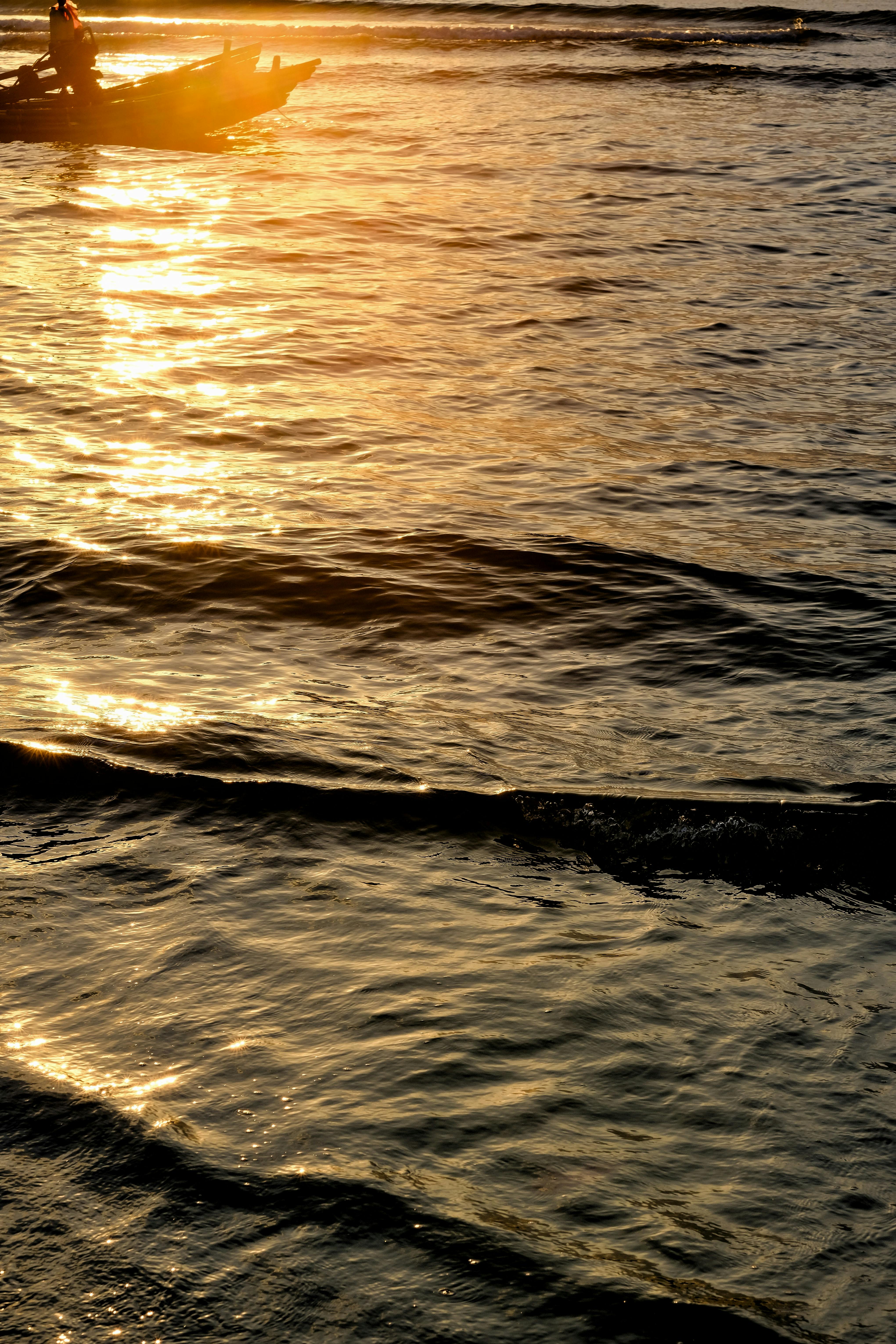 Shiny Water on Shore at Sunset · Free Stock Photo