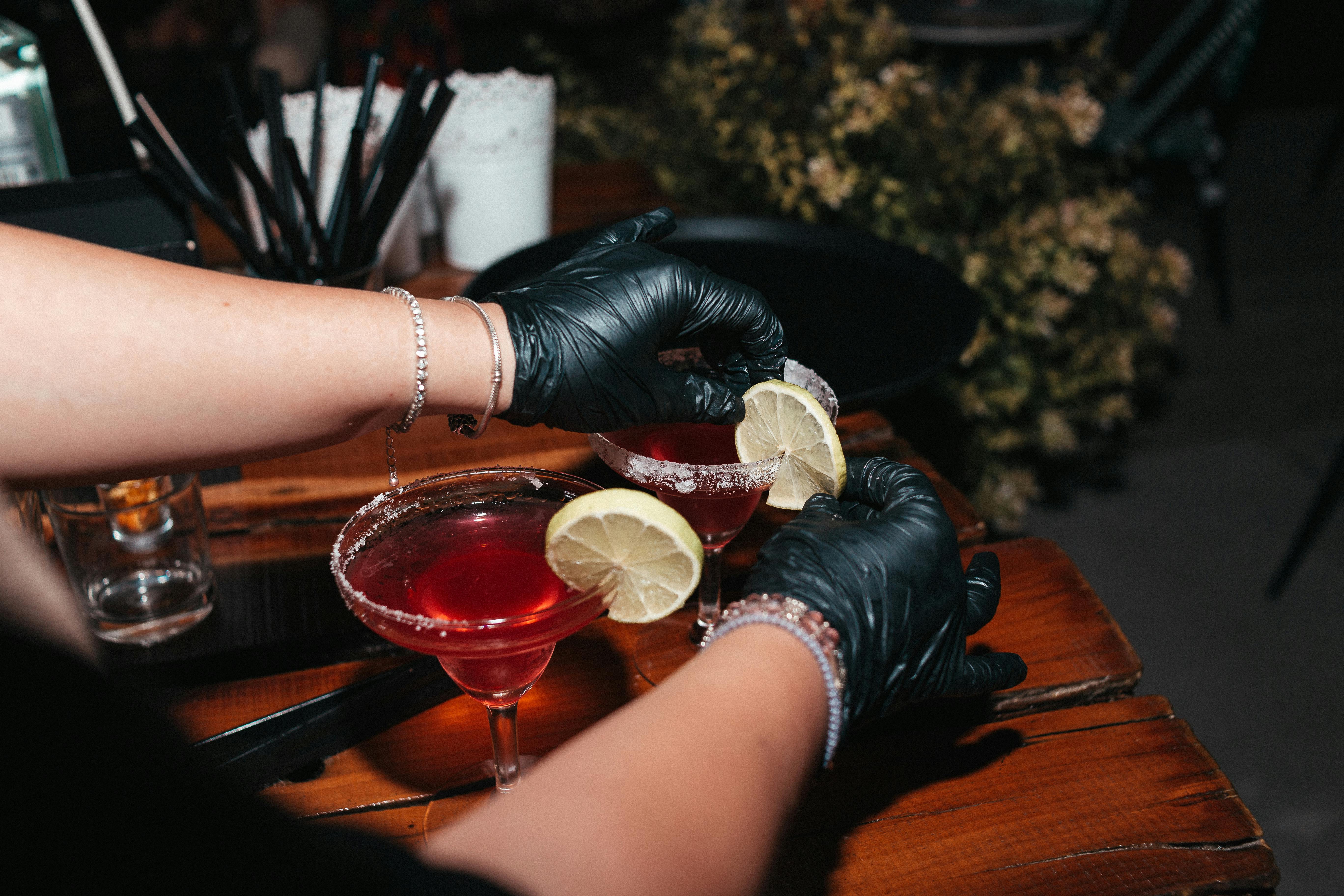 Mixologist Preparing Cocktails Photos, Download The BEST Free ...