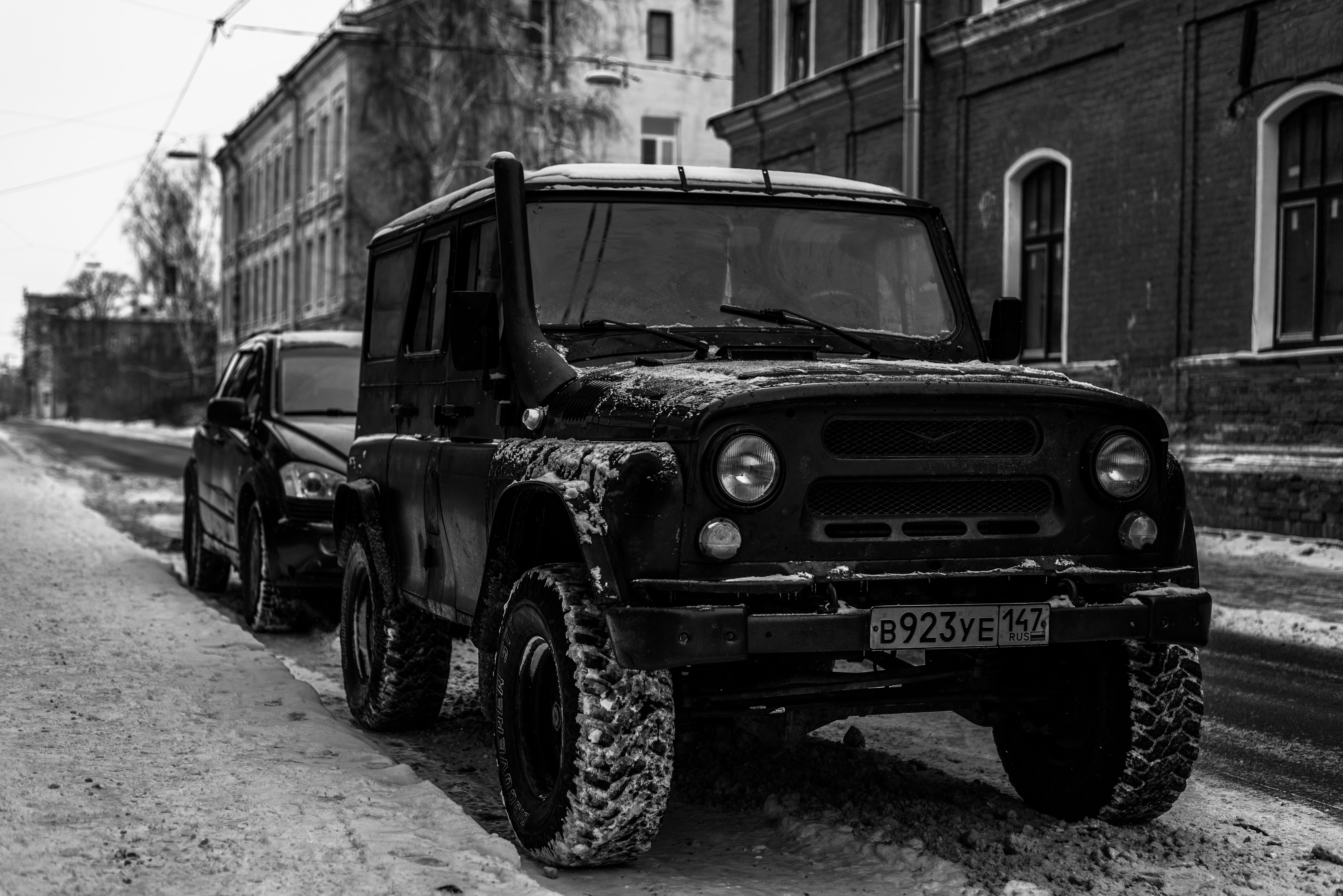 Jeep on Street in Russian City · Free Stock Photo