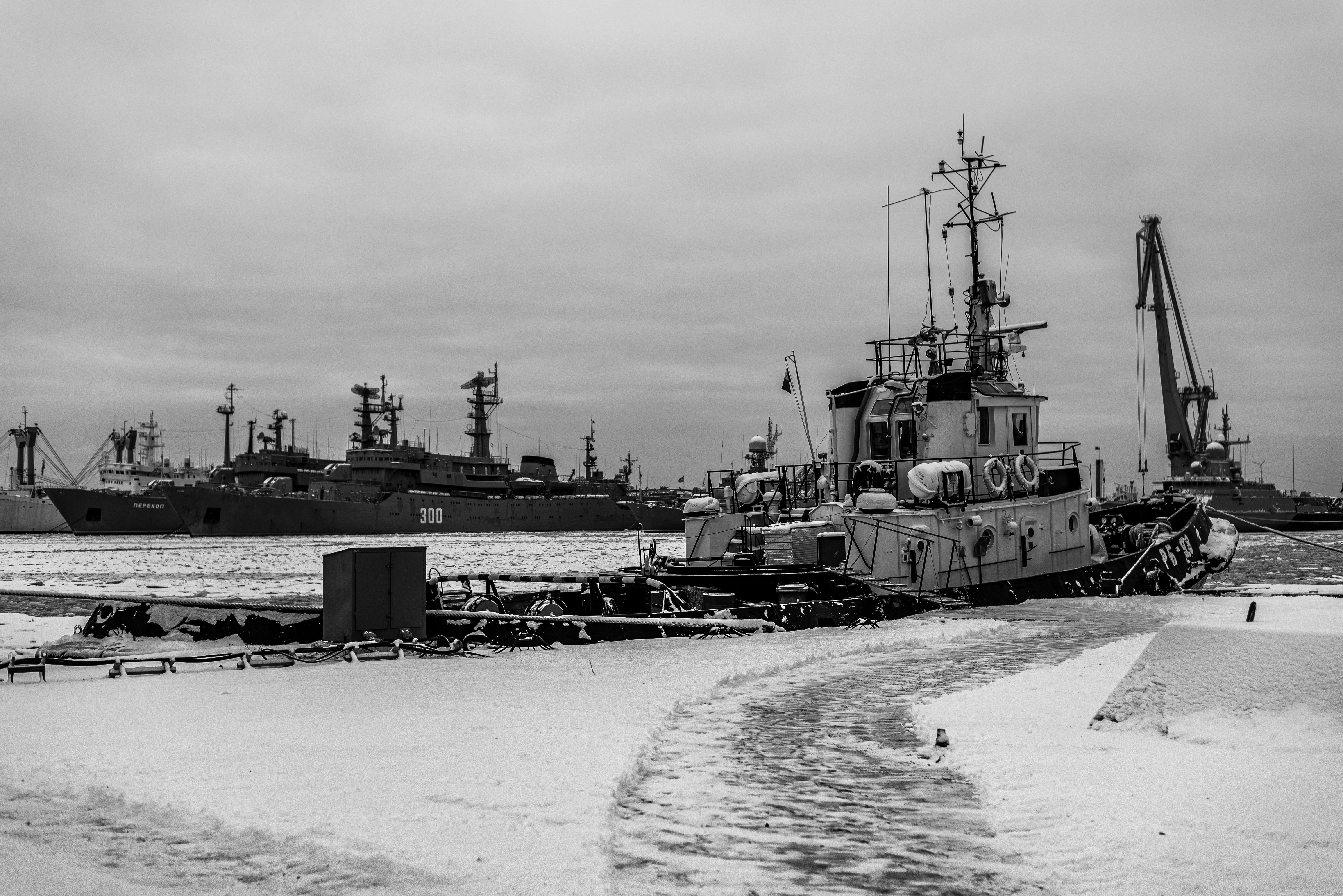 Ships and Boats Moored in a Snow-Covered Harbor · Free Stock Photo