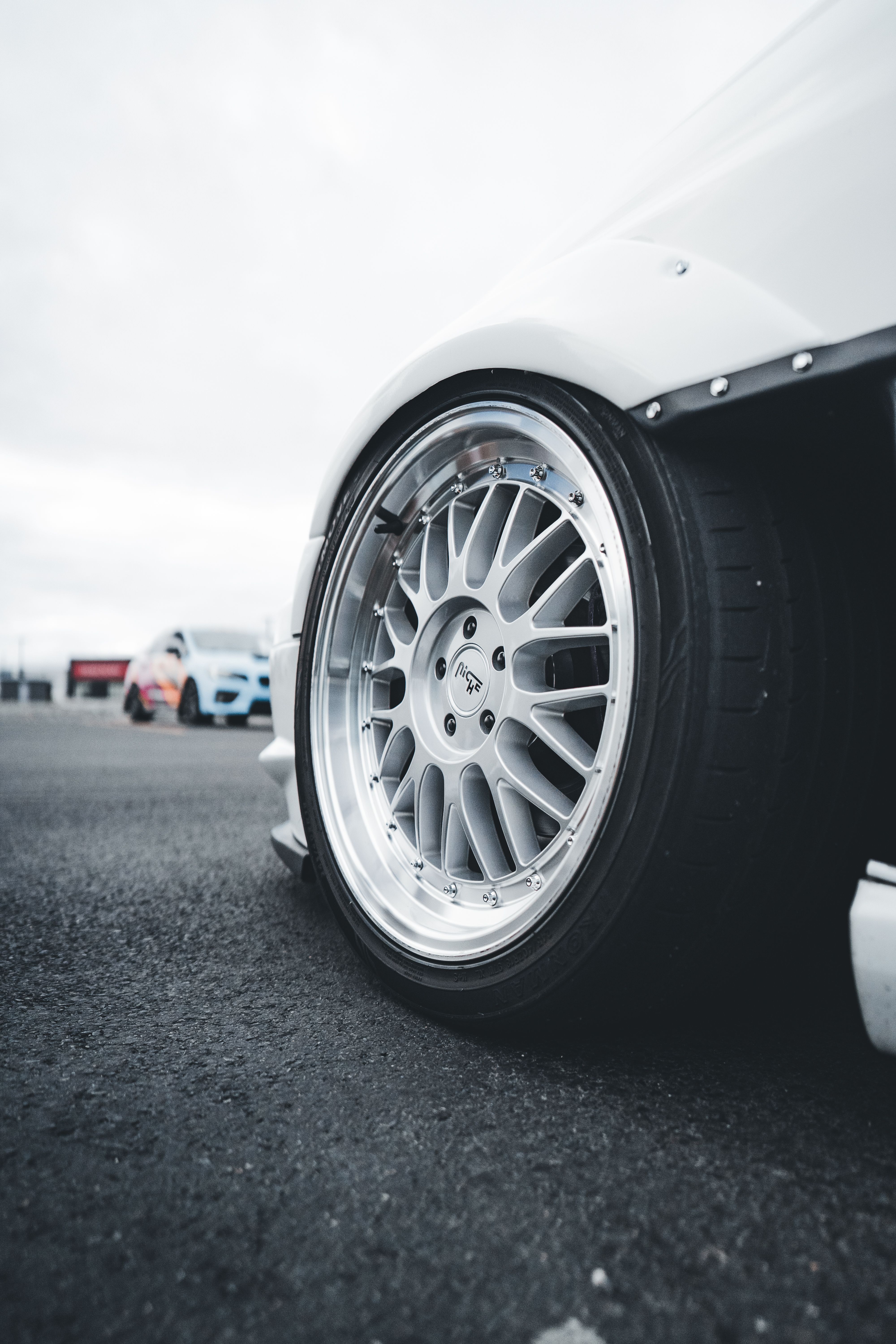 A close up of the wheels of a car · Free Stock Photo