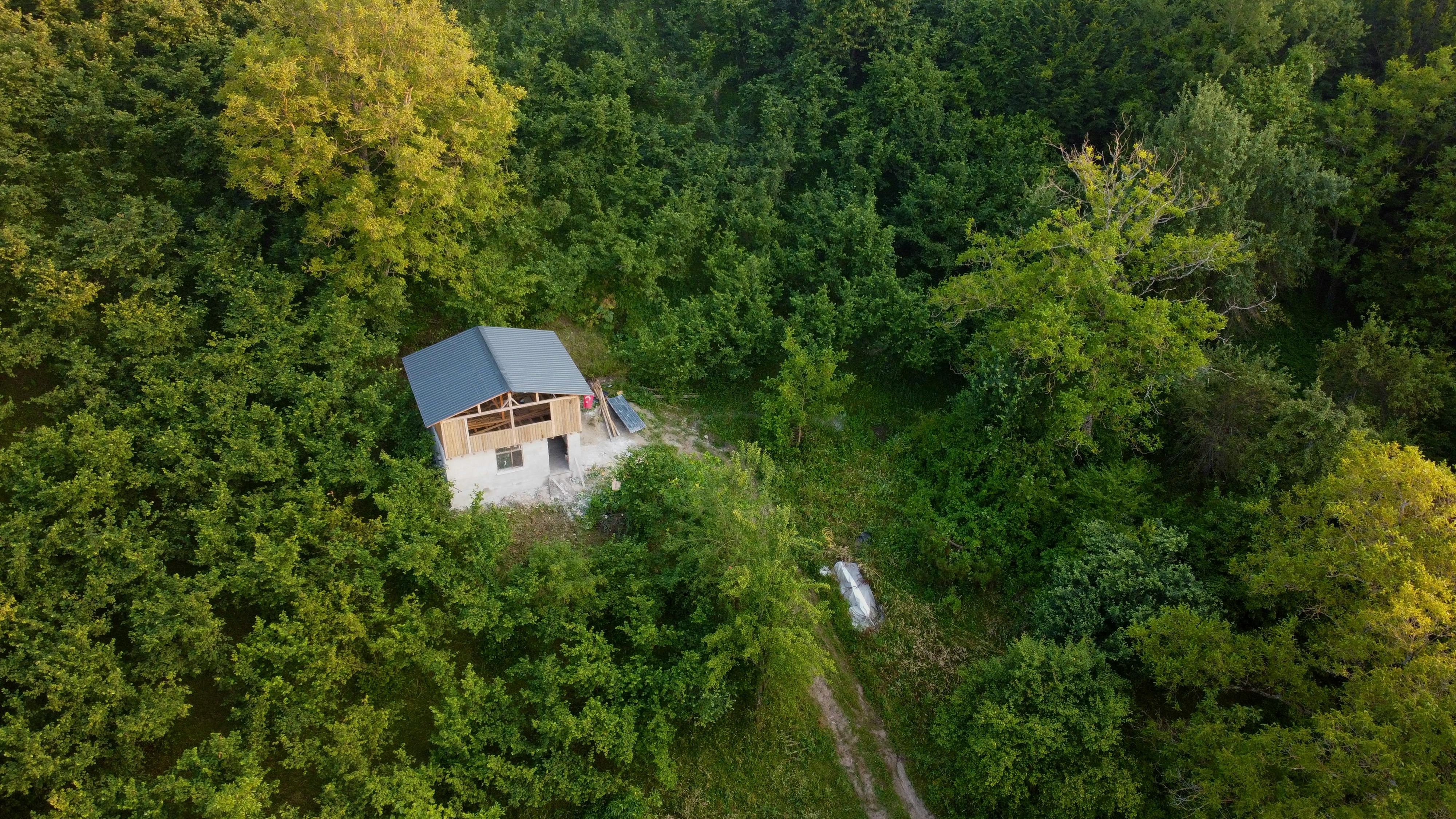 An aerial view of a cabin in the woods · Free Stock Photo