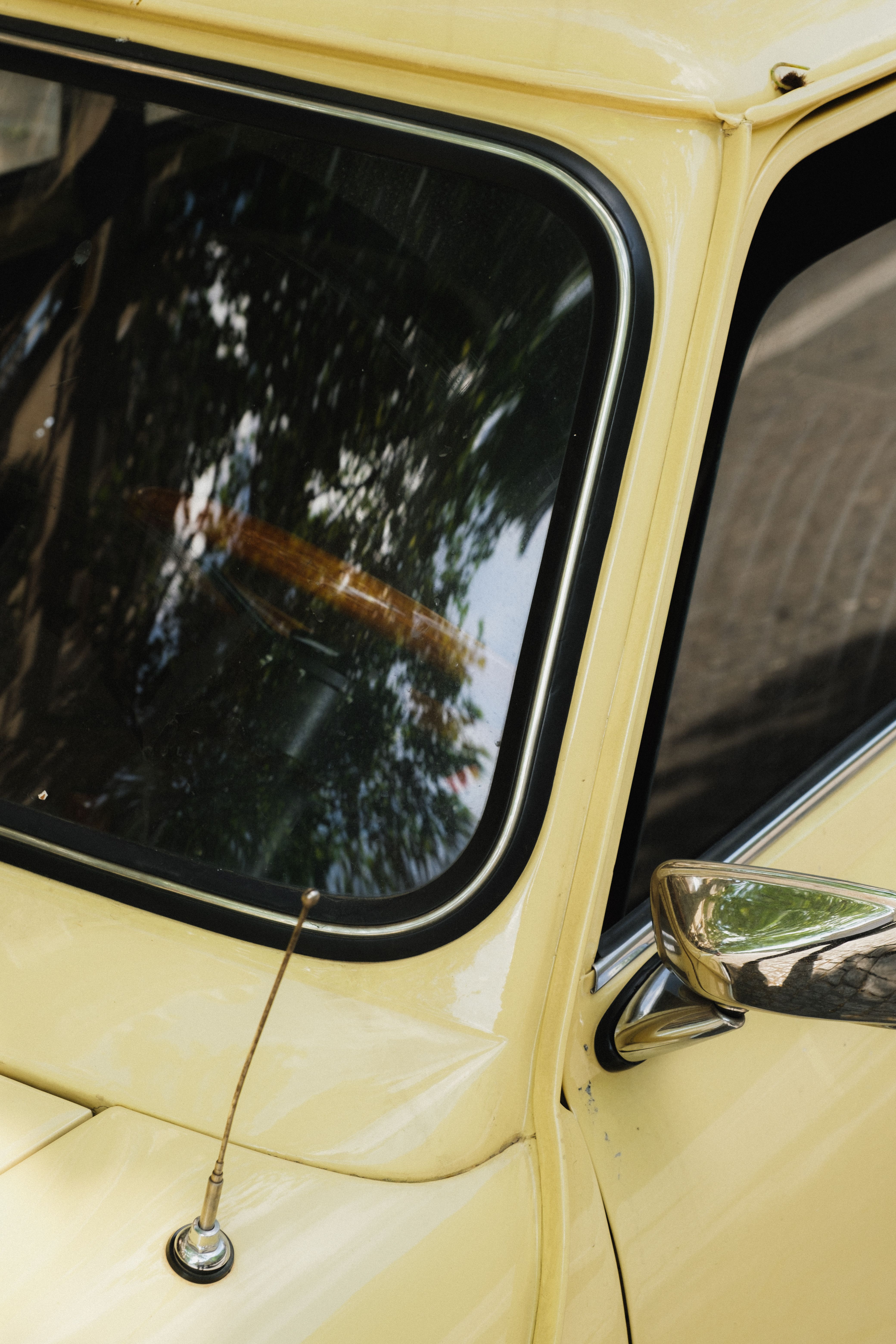 Empty Green Vehicle · Free Stock Photo