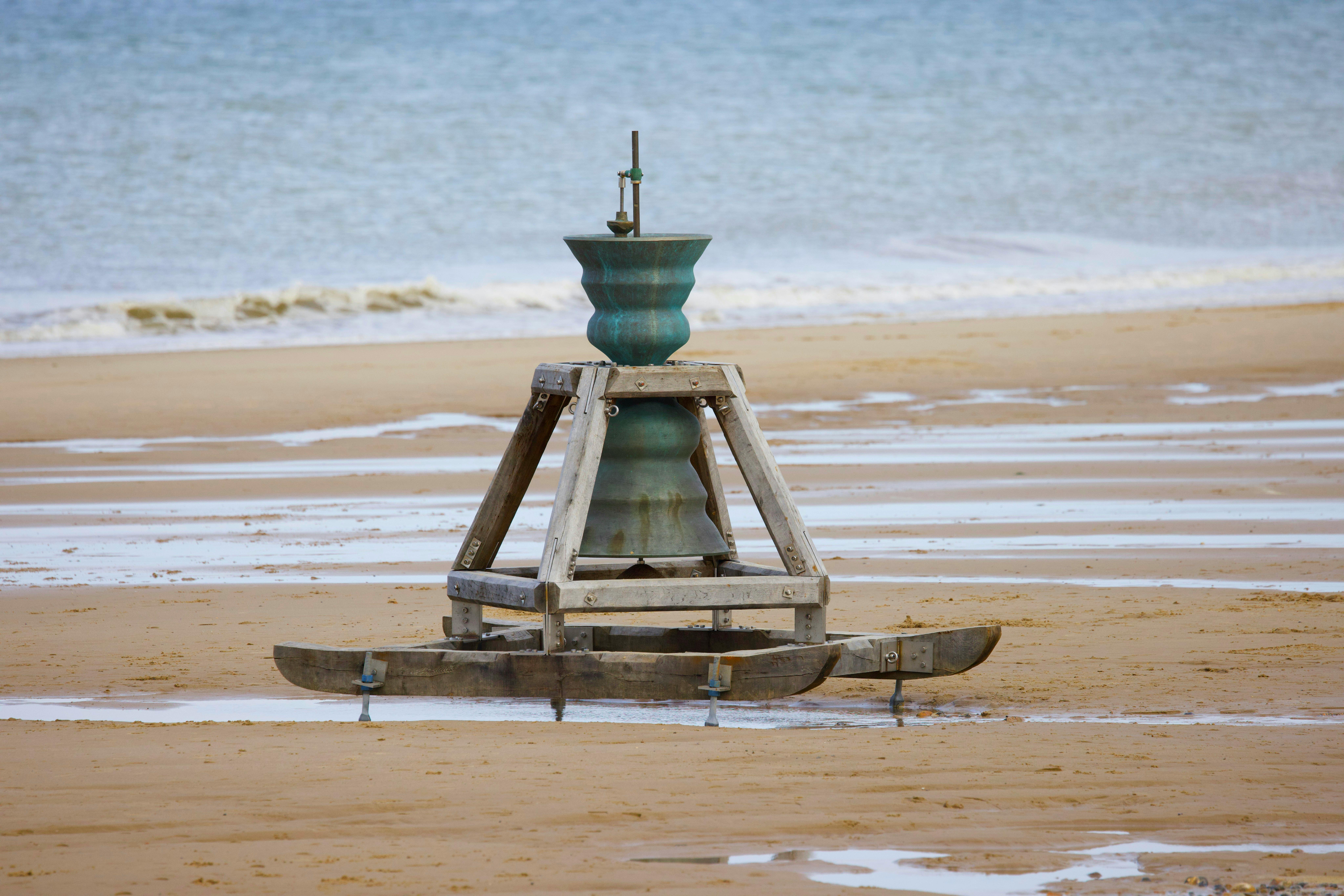View of a Time and Tide Bell on the Beach in Happisburgh, Norfolk ...