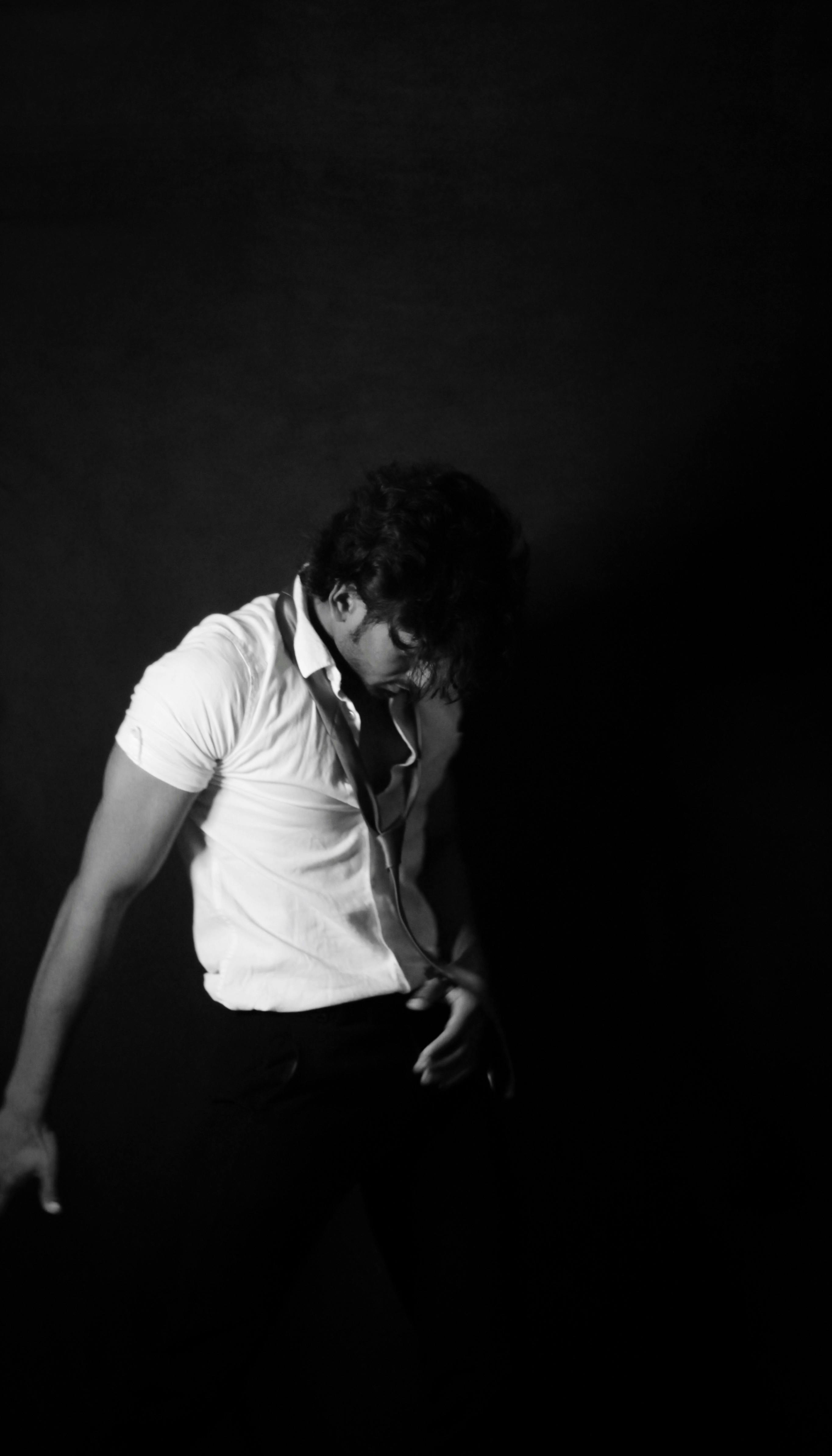 Singer Shadow Photos, Download The BEST Free Singer Shadow Stock Photos ...