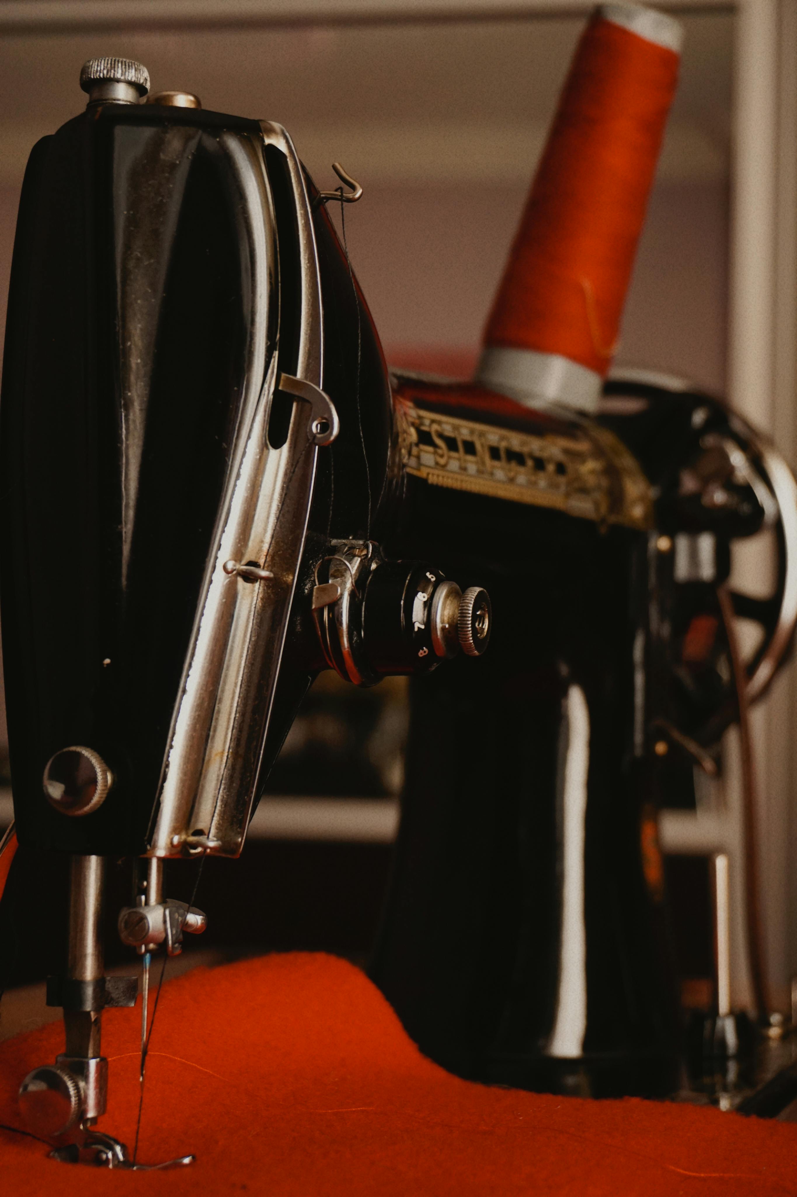 A sewing machine is shown in this photo · Free Stock Photo