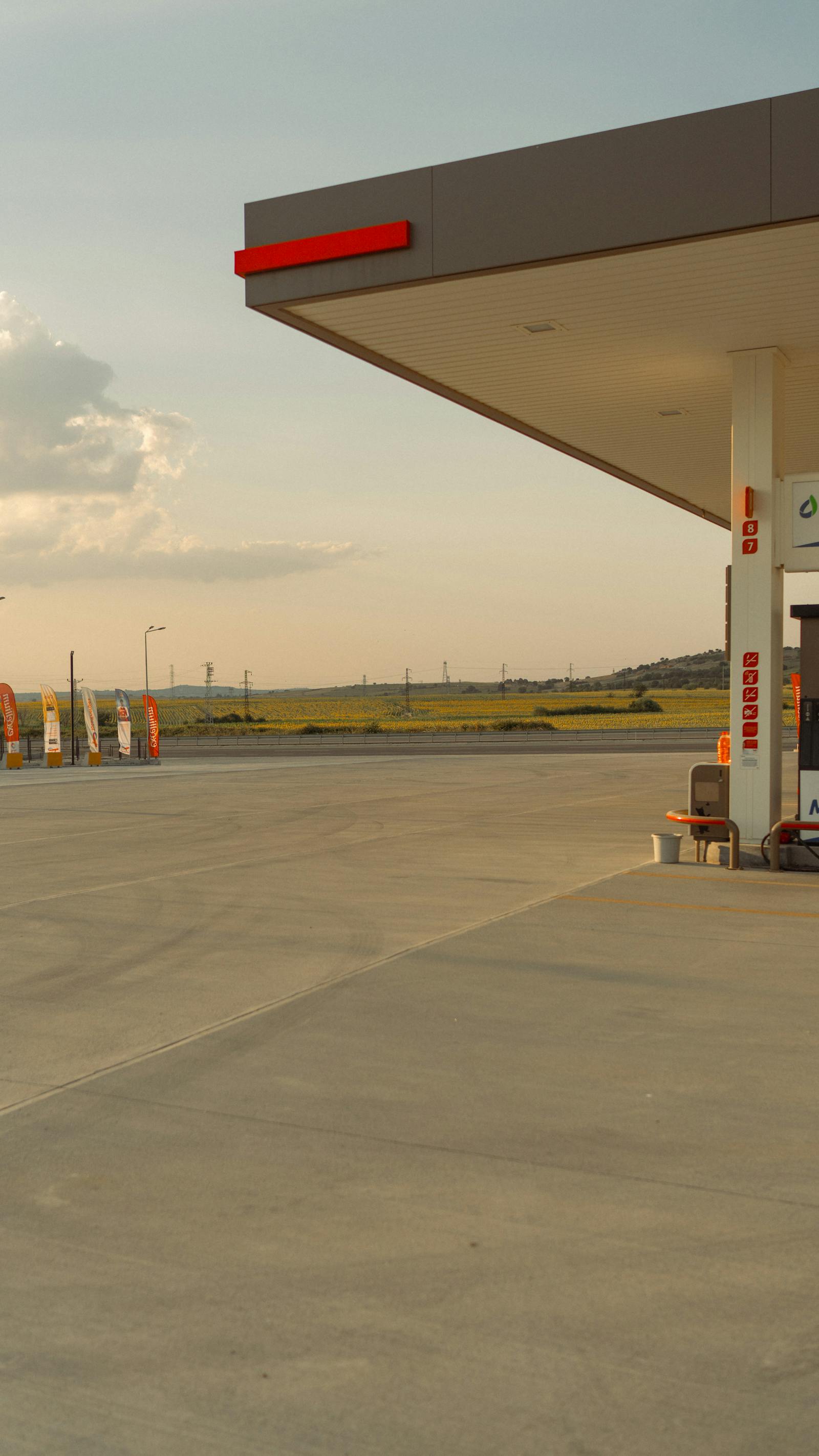 Petrol Station Photos, Download The BEST Free Petrol Station Stock ...