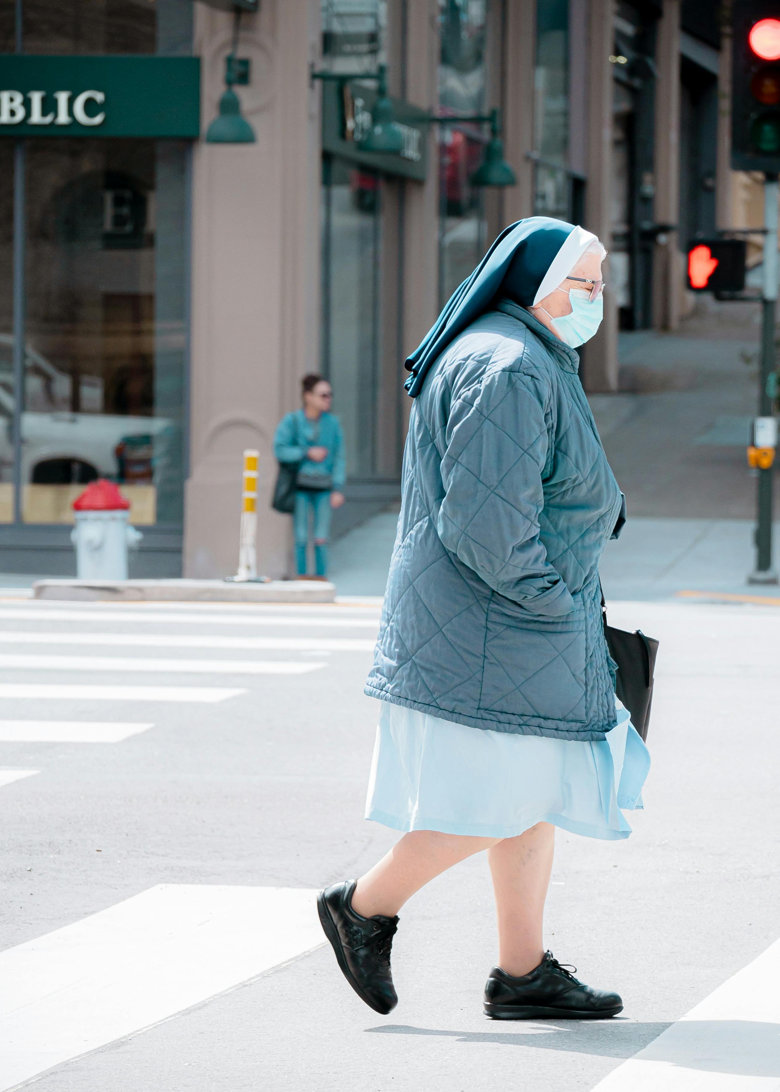 Nun Crossing Street · Free Stock Photo