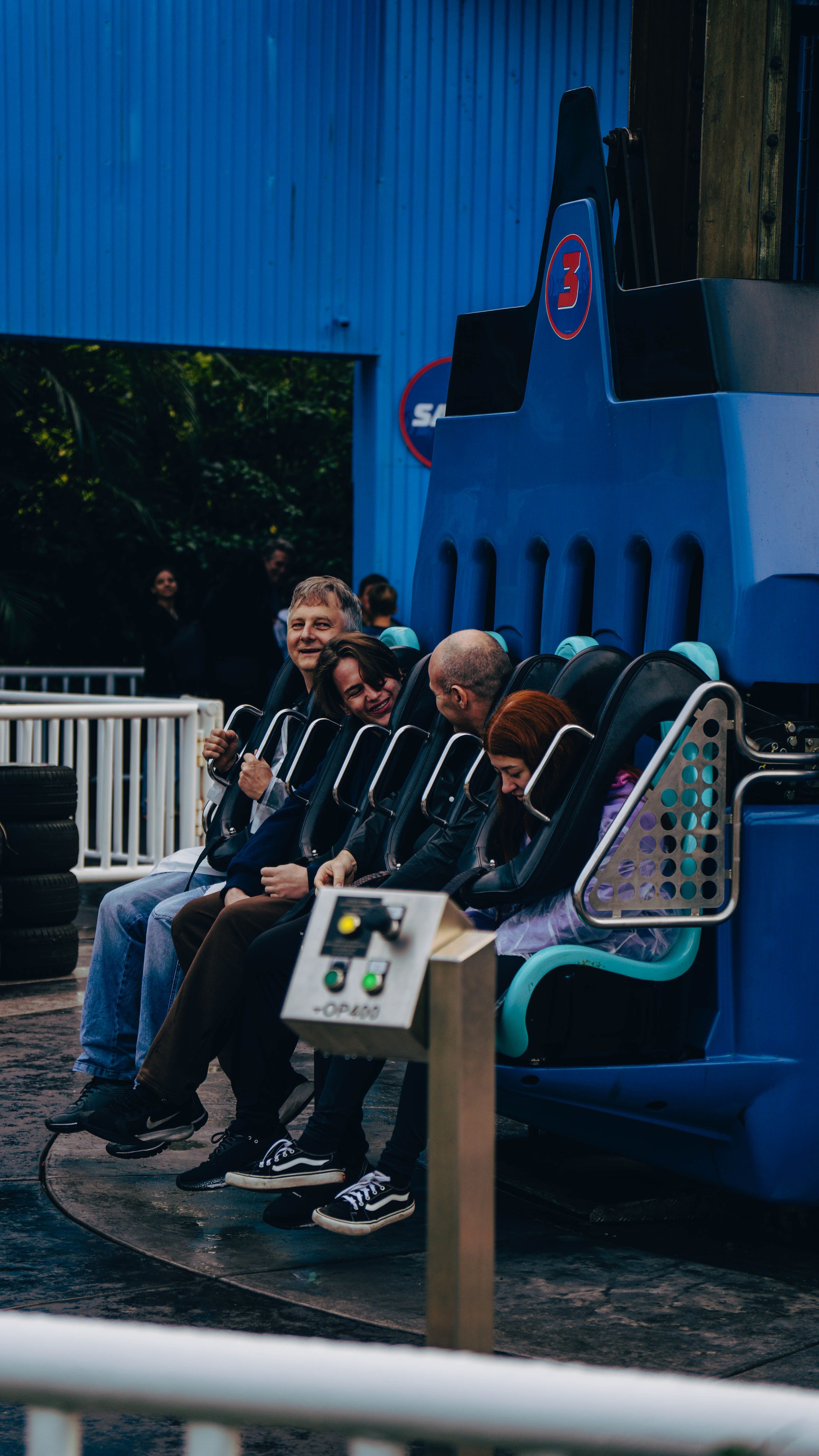 A Group People Staring Photos, Download The BEST Free A Group People ...