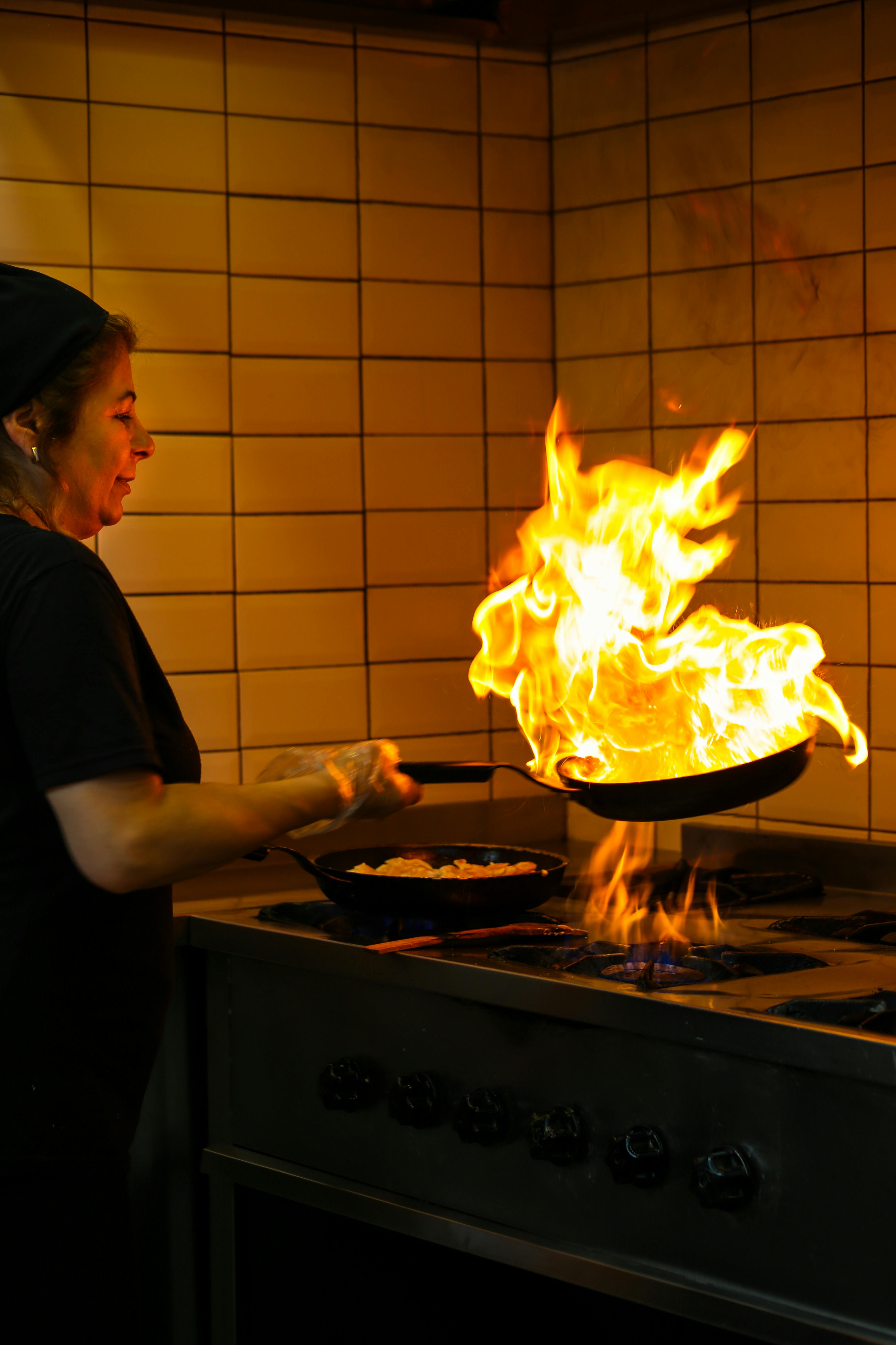 Foto de stock gratuita sobre #interior, acción de cocinar, ambiente de ...