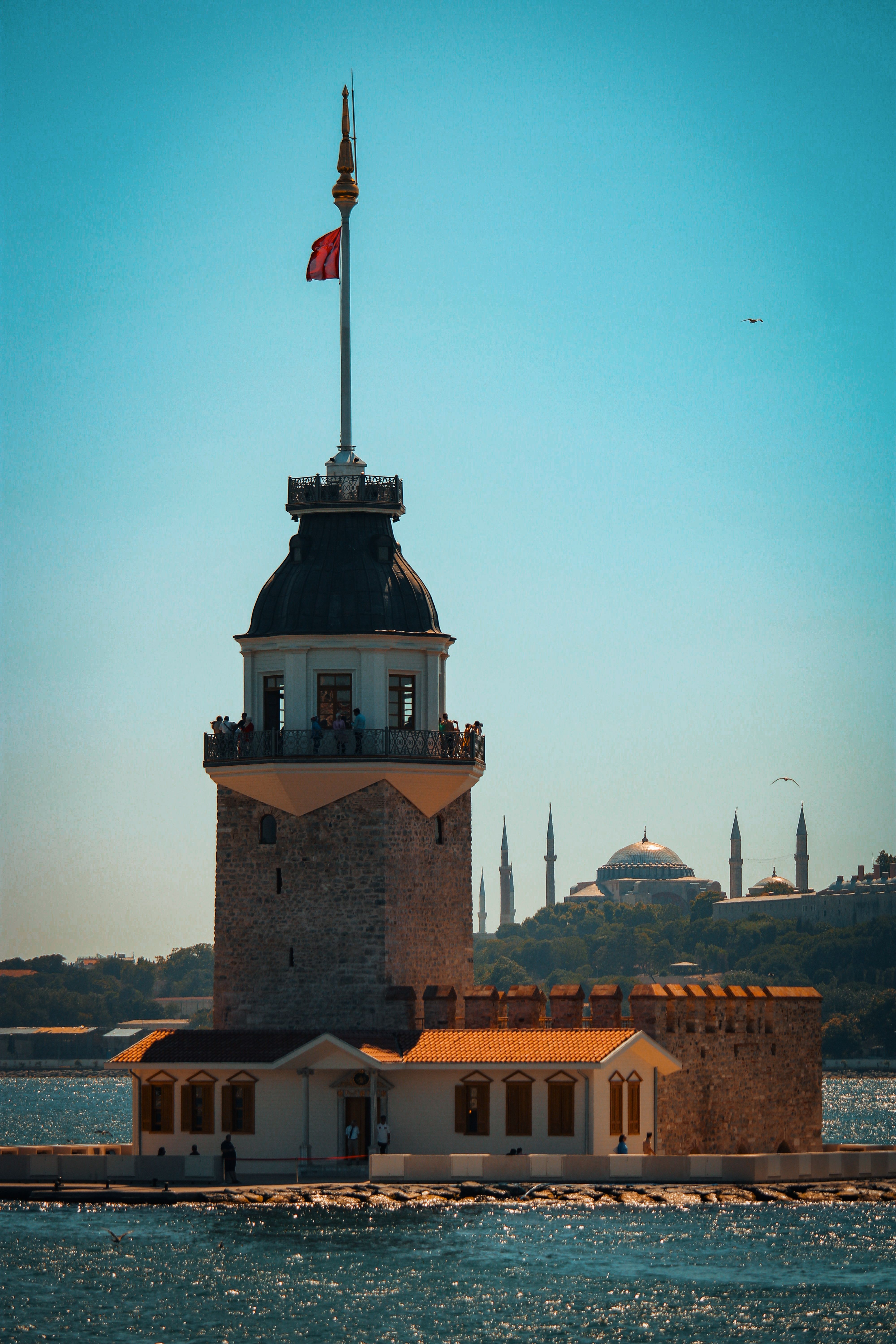 Illuminated Kiz Kulesi in Istanbul at Night · Free Stock Photo