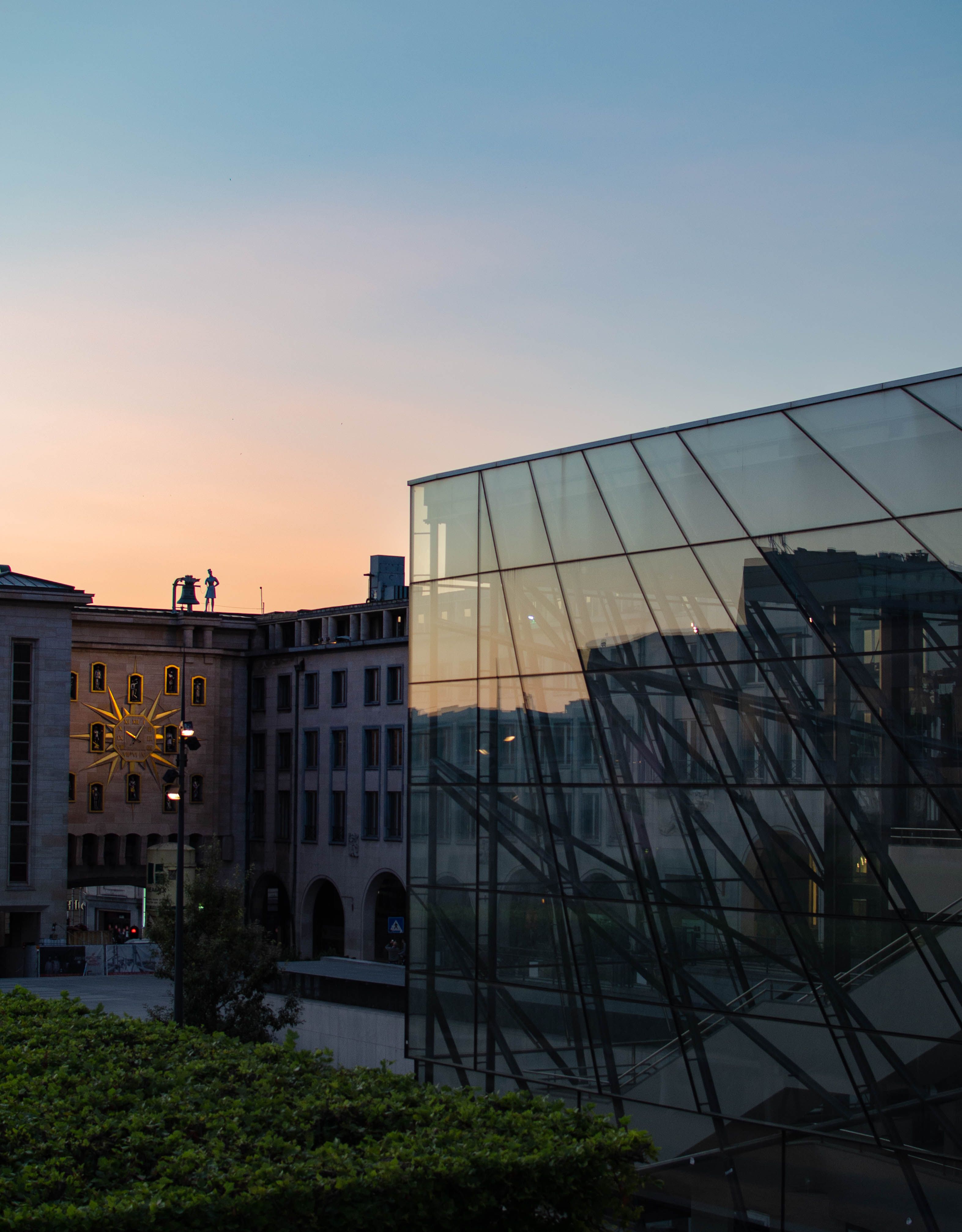 Glass Walls at Sunset · Free Stock Photo