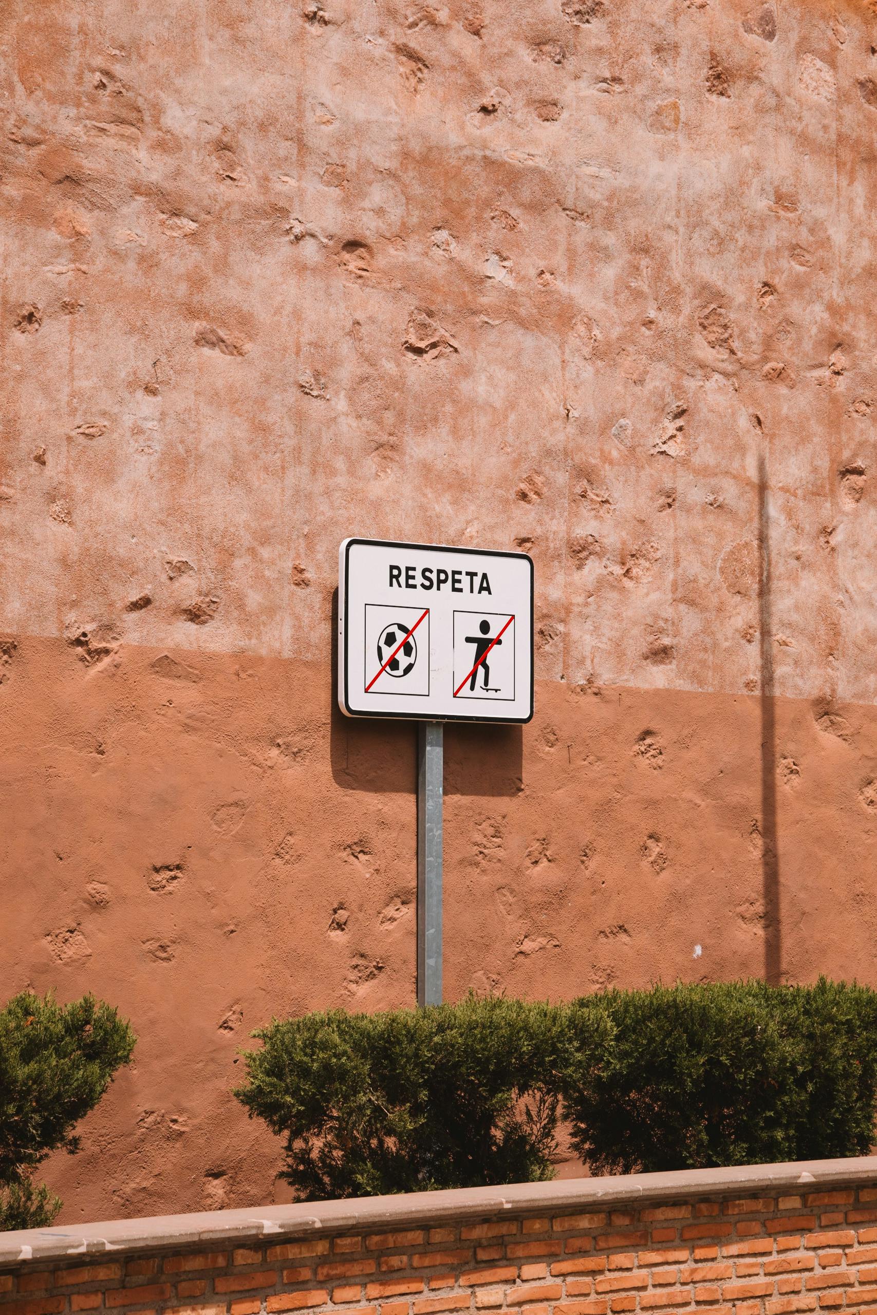 Bulge Sign Photos, Download The BEST Free Bulge Sign Stock Photos & HD ...