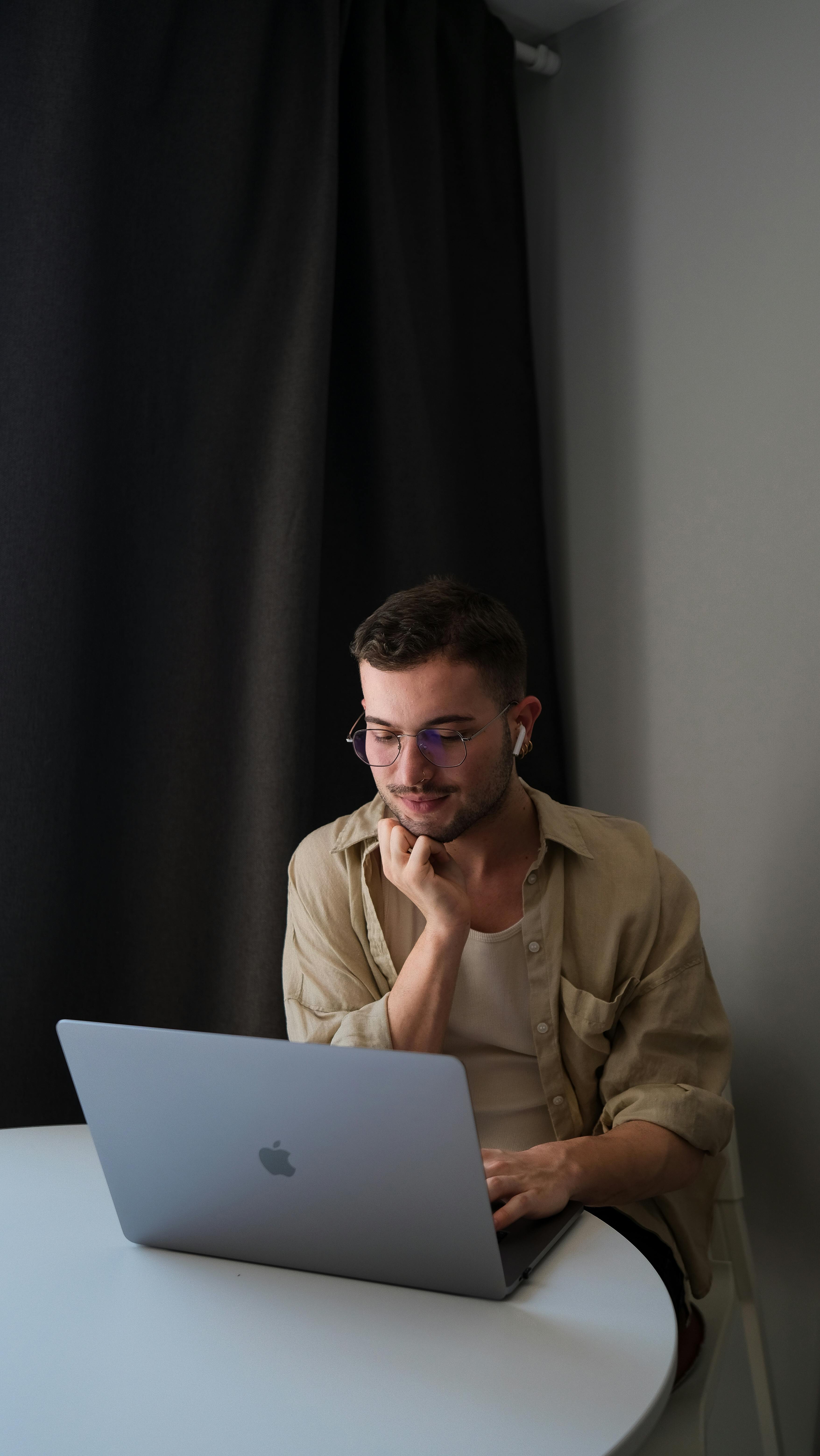 Artist Sitting and Painting · Free Stock Photo