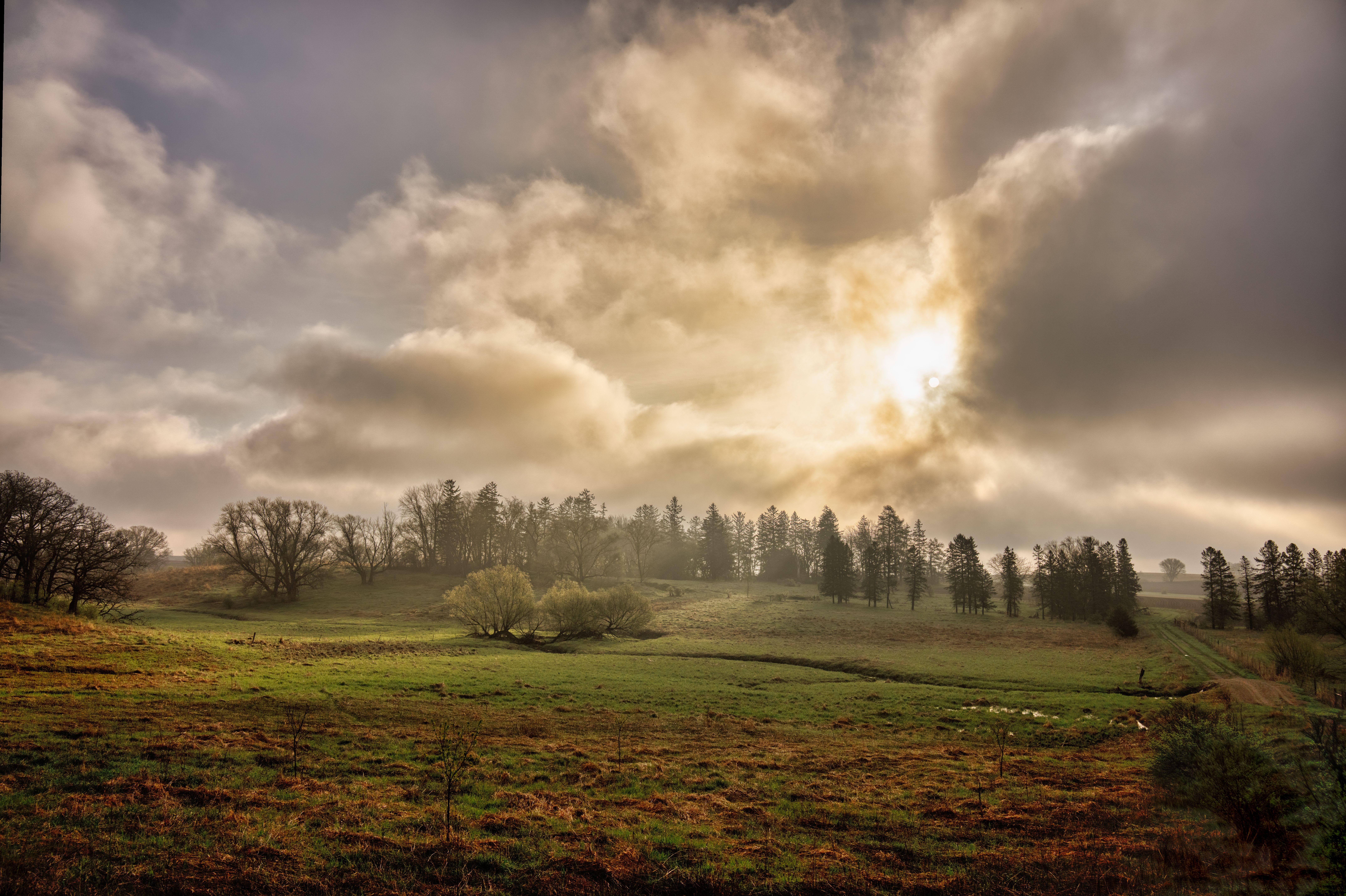 Dramatic Sky in Countryside · Free Stock Photo