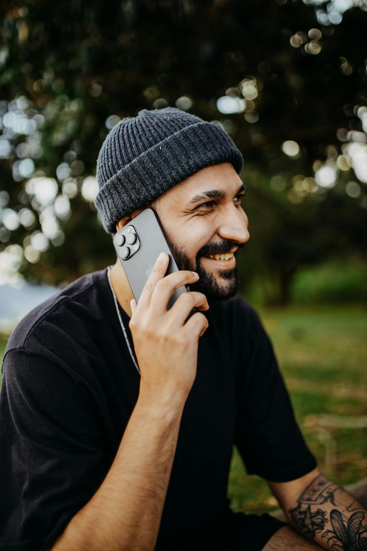 Man On Phone Profile Picture Photos, Download The BEST Free Man On ...