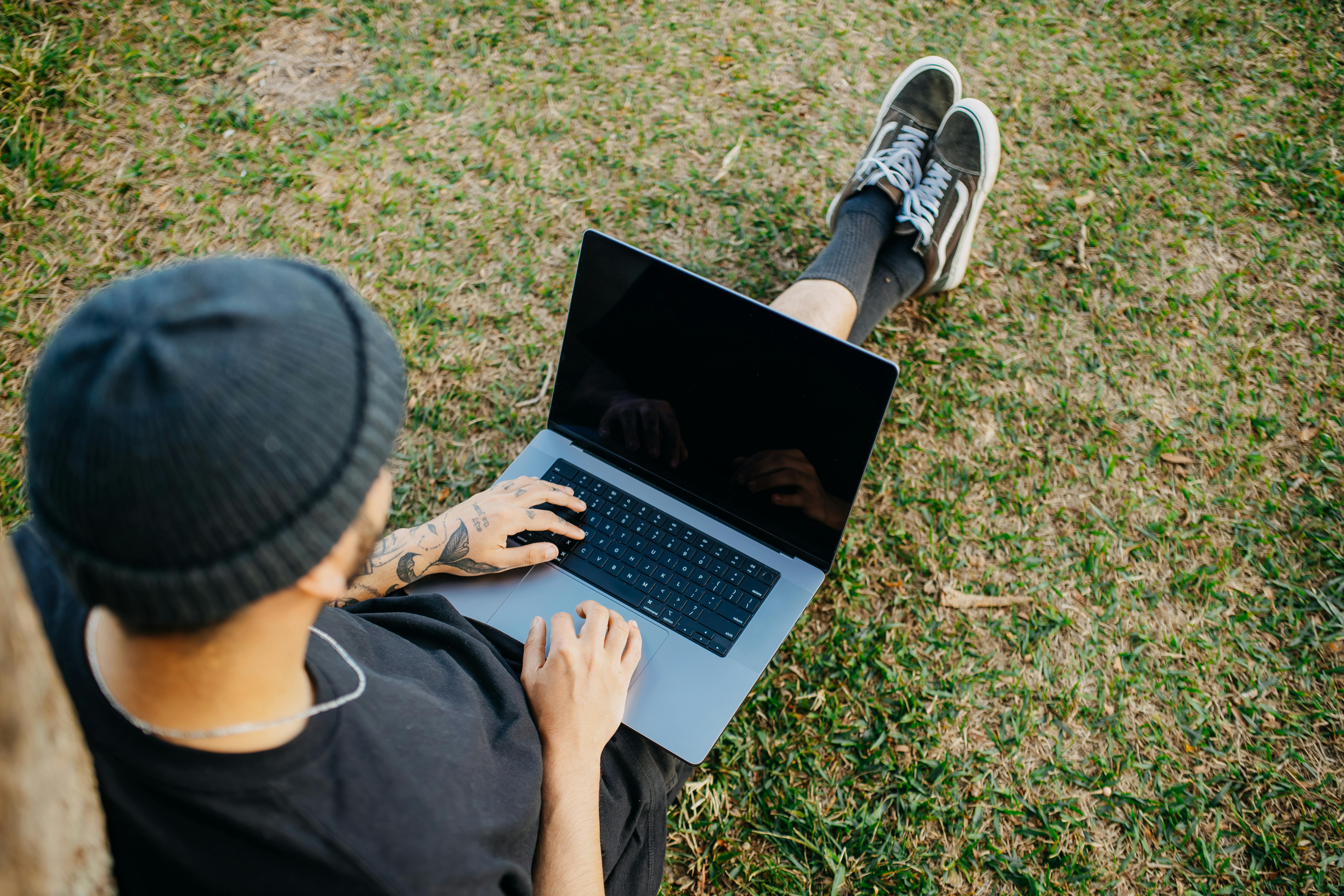 Using Laptop On Nature Photos, Download The BEST Free Using Laptop On ...