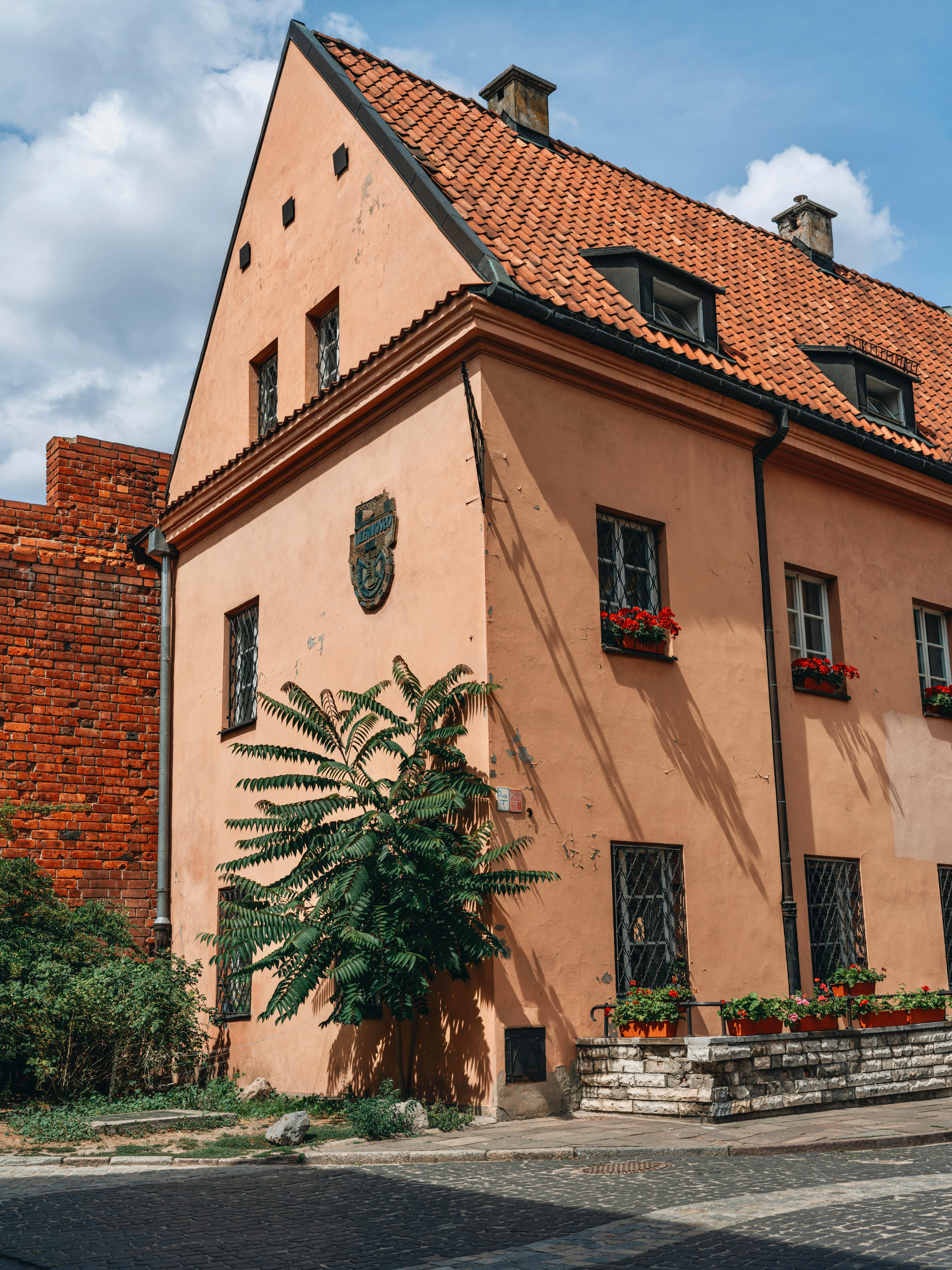 Maroon Bricks Photos, Download The BEST Free Maroon Bricks Stock Photos ...