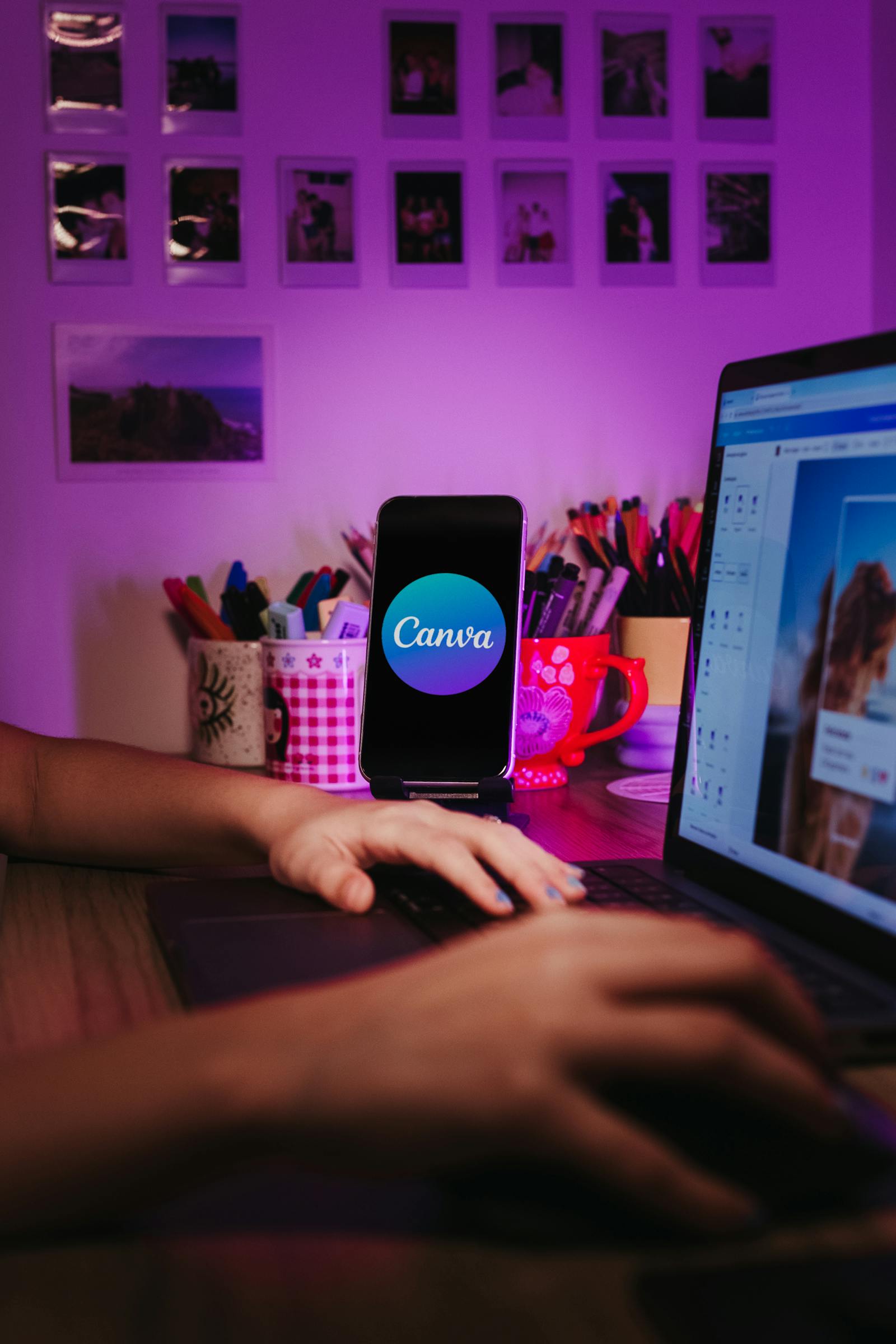 Canva Laptop Photos, Download The BEST Free Canva Laptop Stock Photos ...