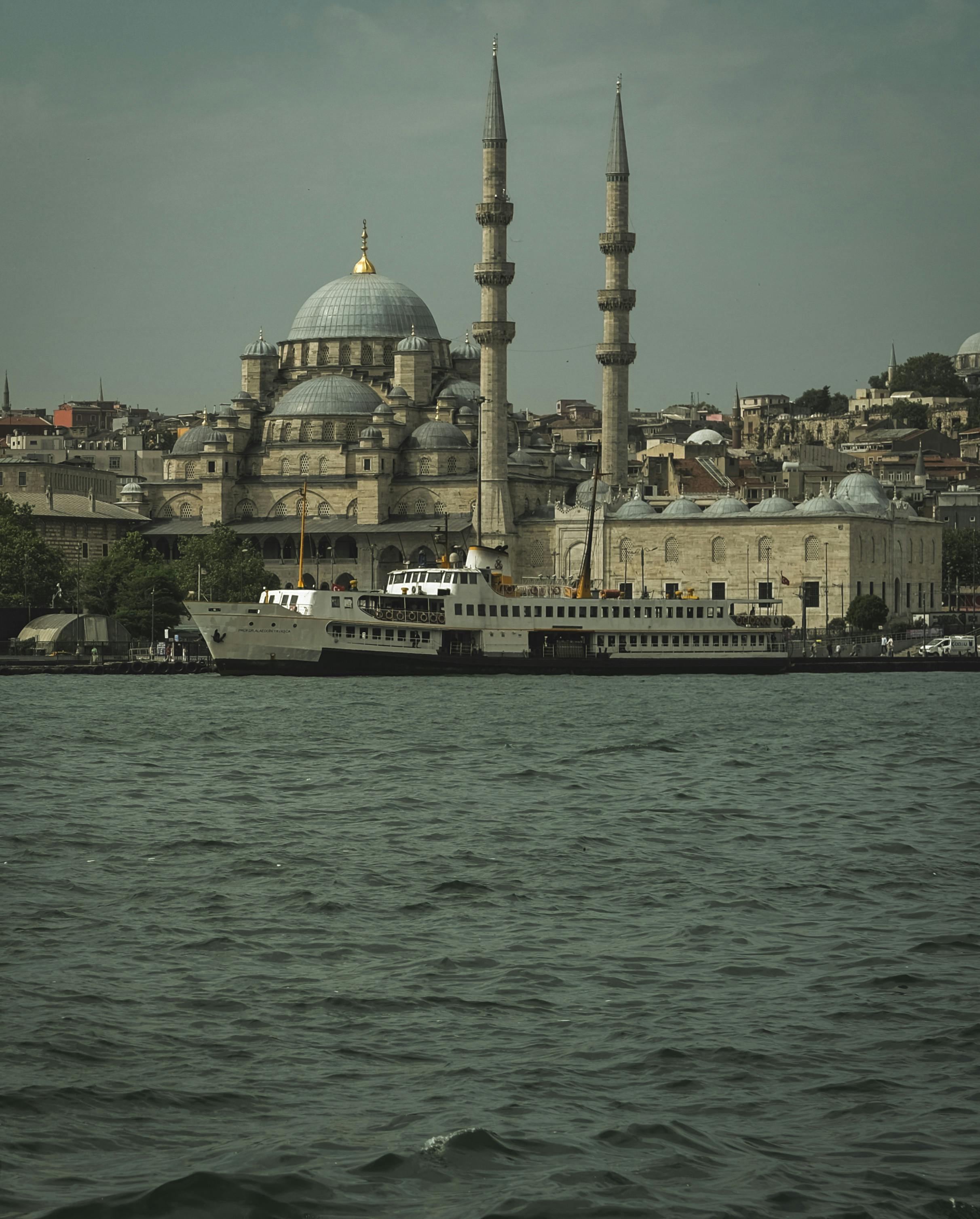 Istanbul Sea Coast in Winter · Free Stock Photo