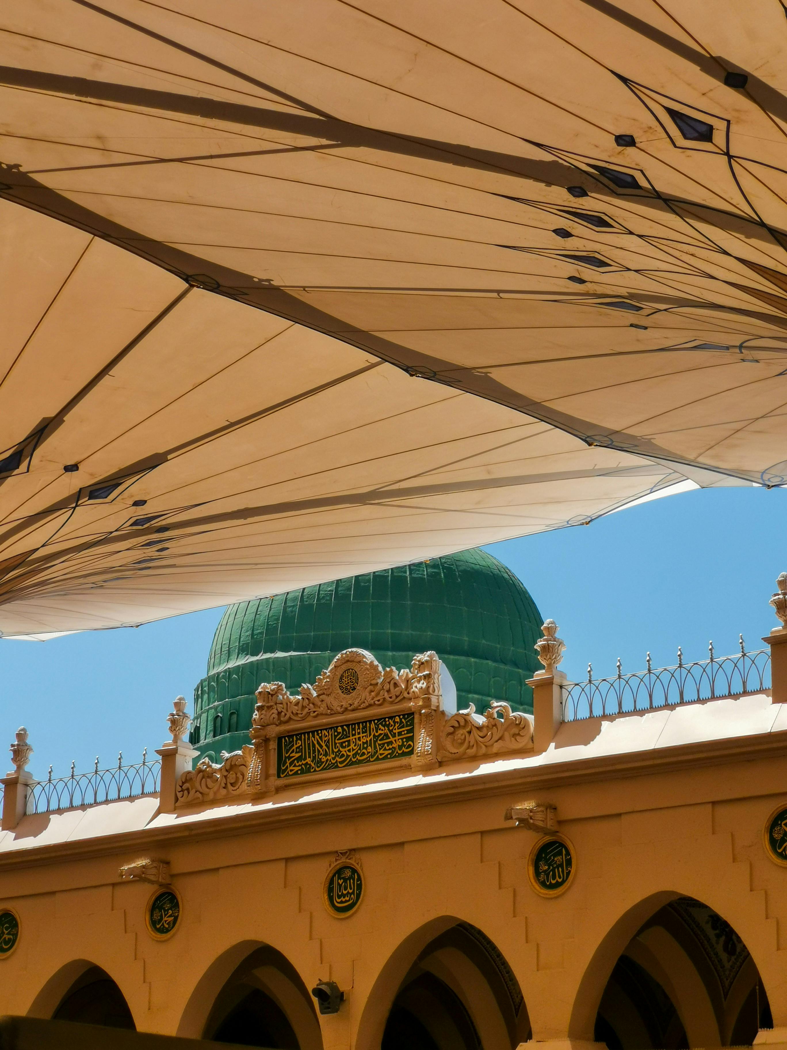 Courtyard of Prophets Mosque in Medina · Free Stock Photo