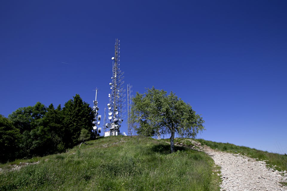 Integrated Mobile Broadcast: How It Works Simply & Clearly