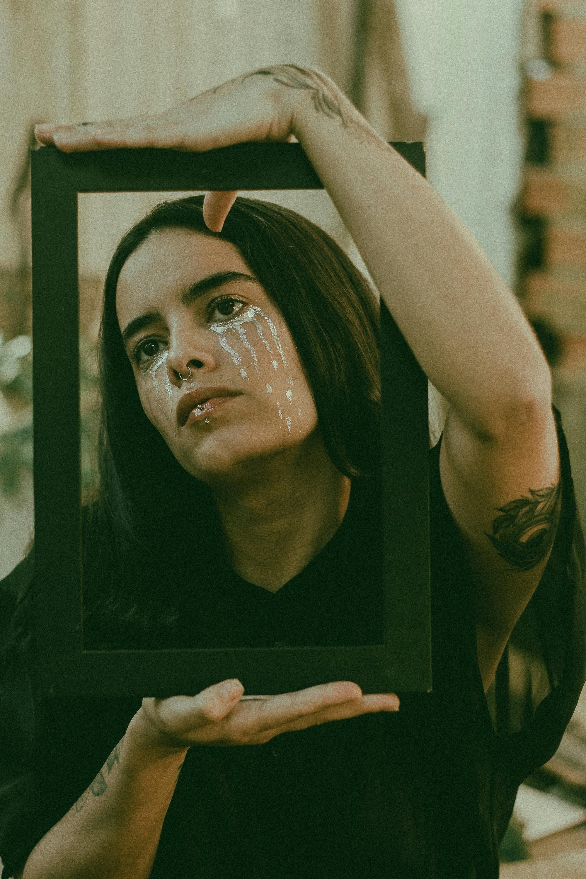 Teen's Hands In Frame Photos, Download The BEST Free Teen's Hands In ...