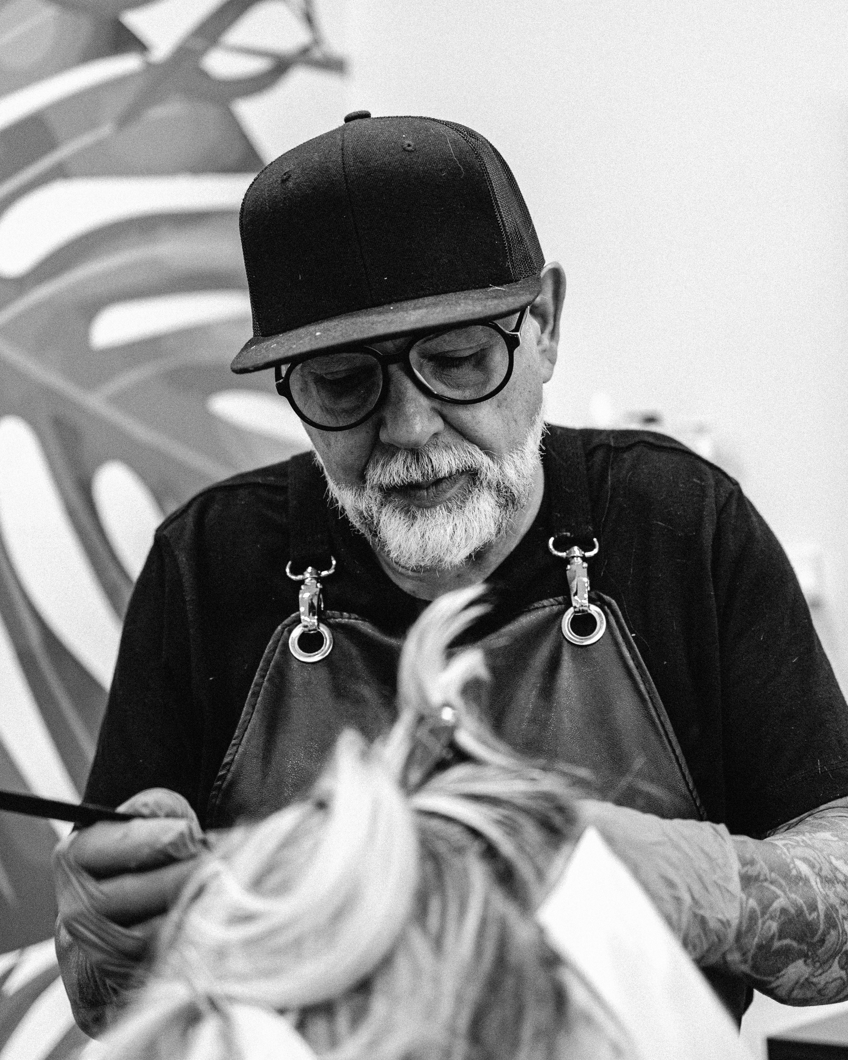 Hairdresser Fixing Customer Hair · Free Stock Photo