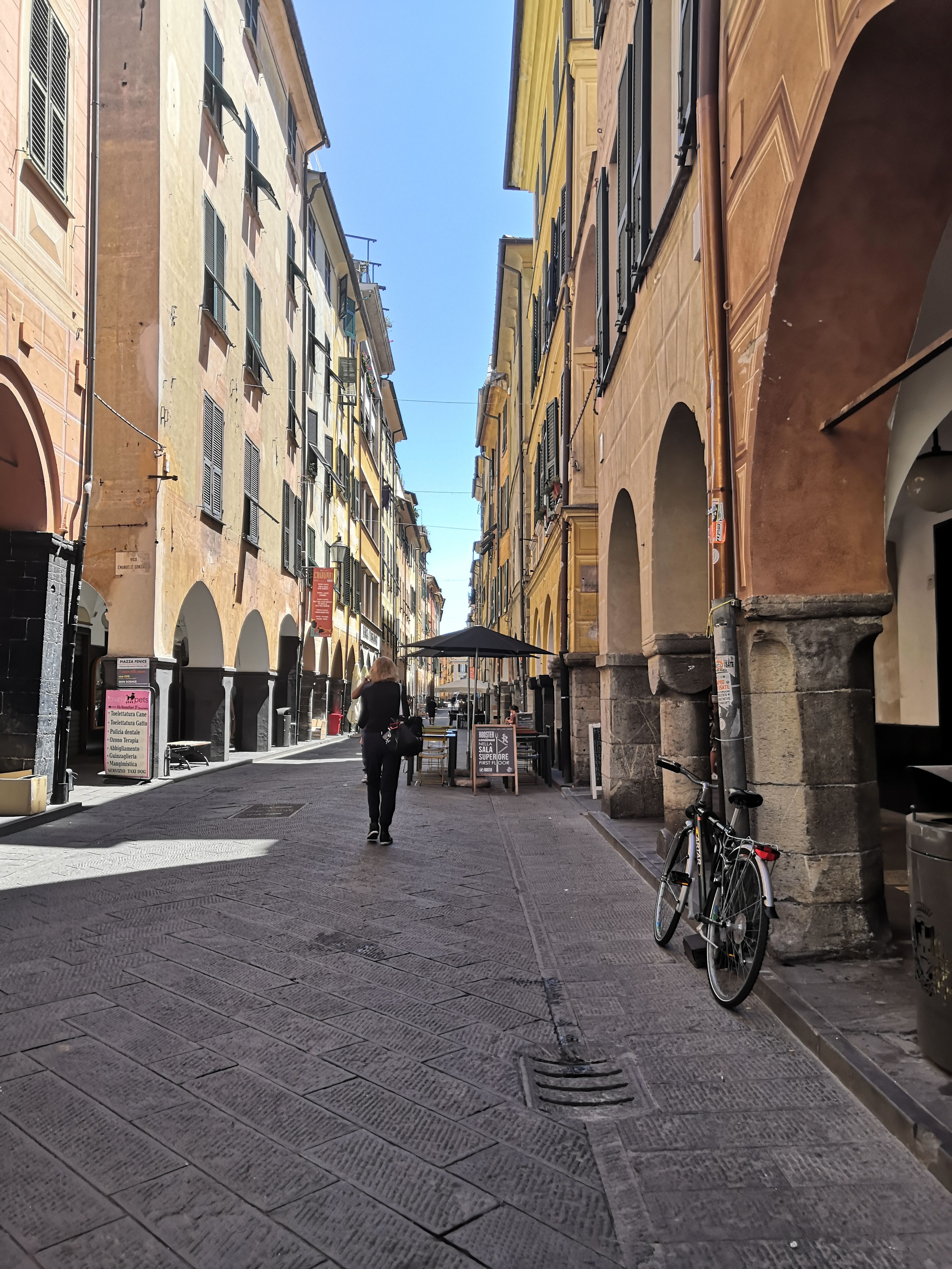 Old Town Street and Arches in Perspective · Free Stock Photo