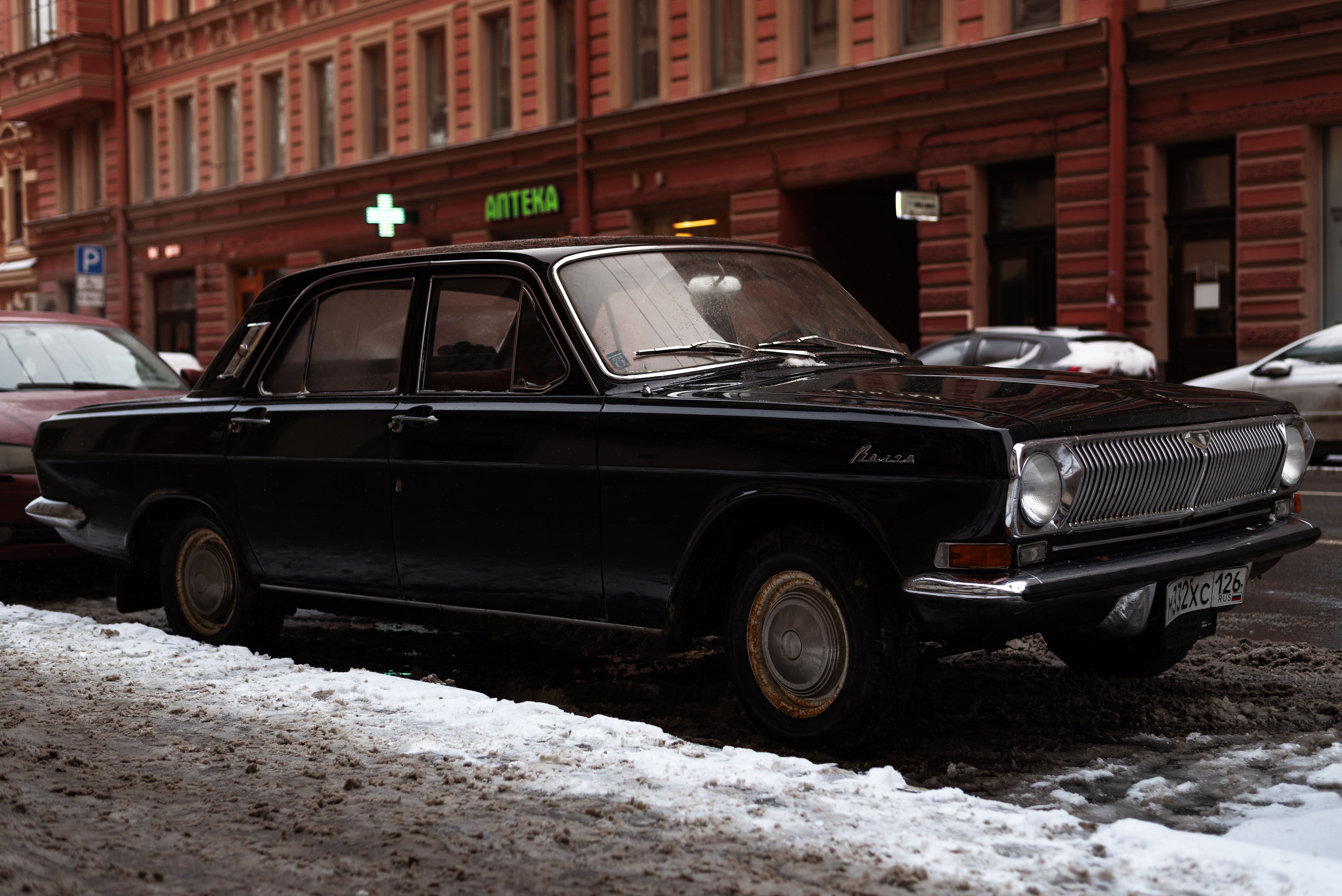 Blue Sedan on Snow · Free Stock Photo